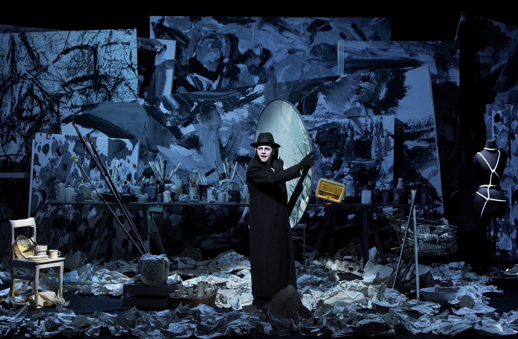 Gallery of Light as an Active Participant in Space: Robert Wilson’s ...