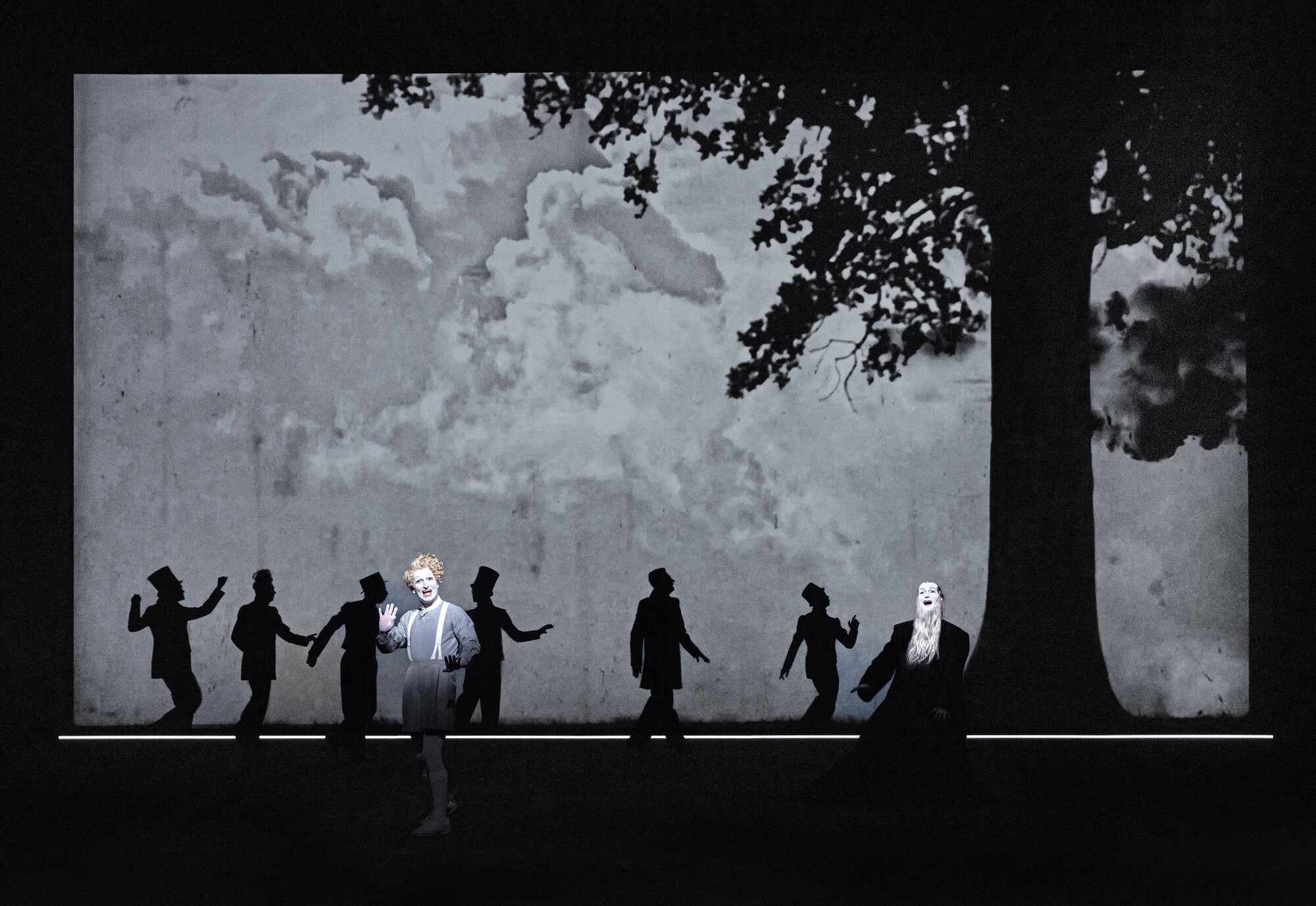 Gallery of Light as an Active Participant in Space: Robert Wilson’s ...