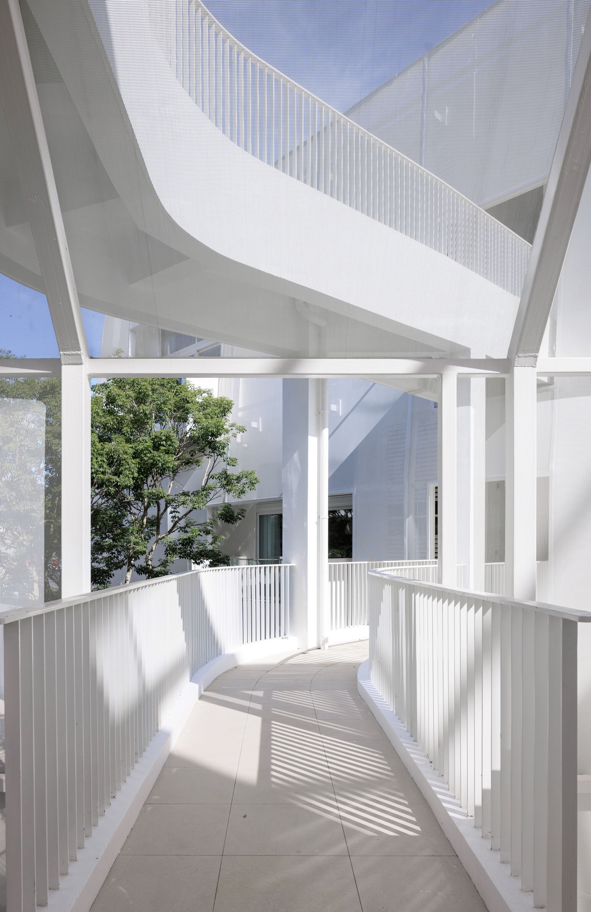 Gallery of Flickering Peak CP·SUN RIVER Art Gallery / Wutopia Lab - 3