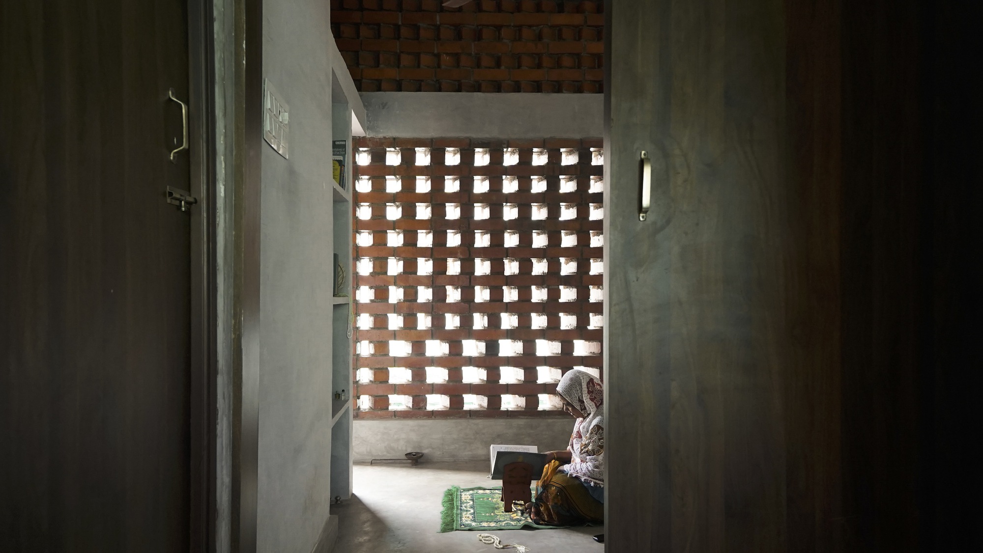 Gallery of The 300 Square Feet House / HnP Architects - 11