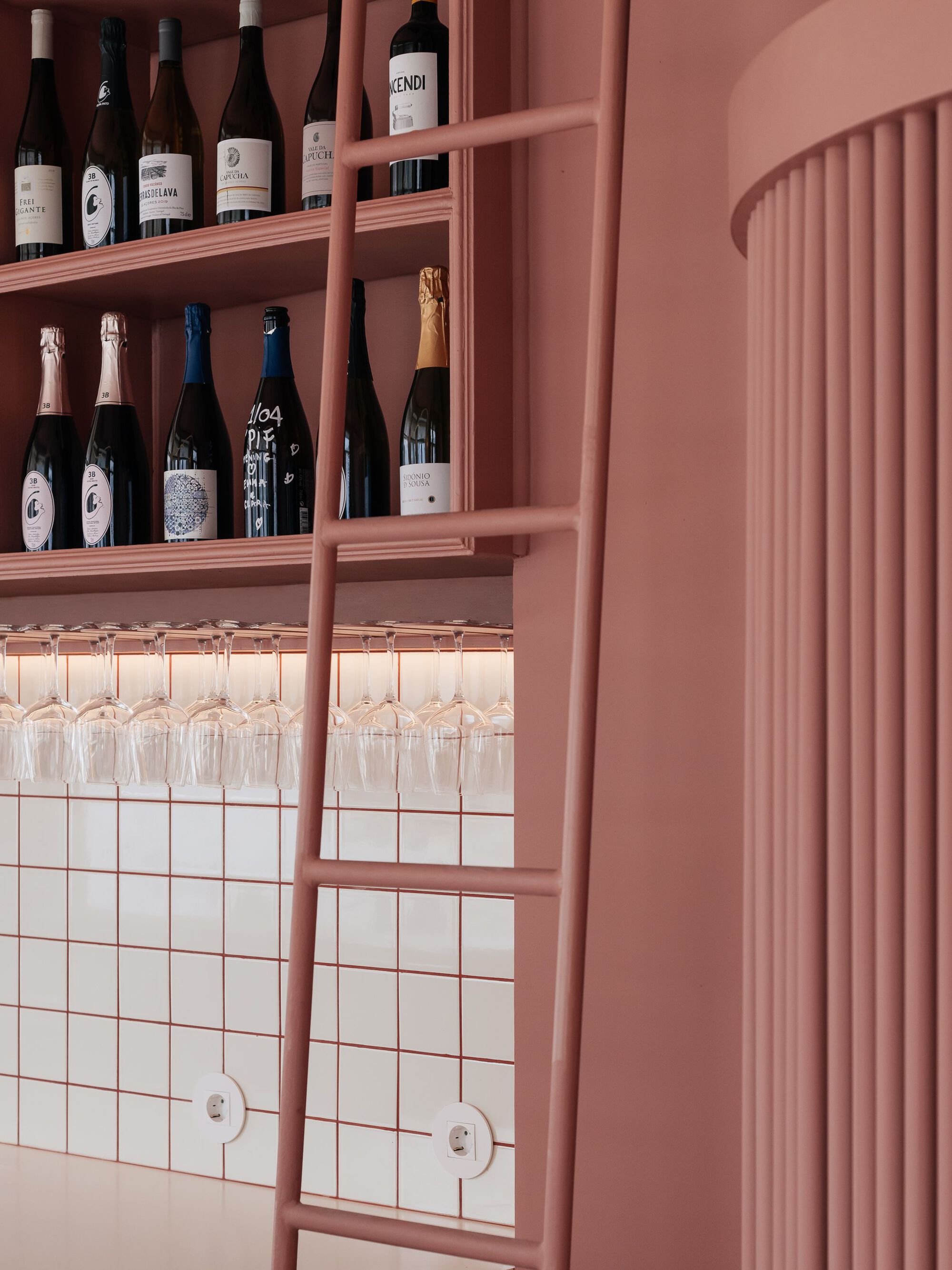 Galeria de O PIF wine bar / maxime mangold architect - 10