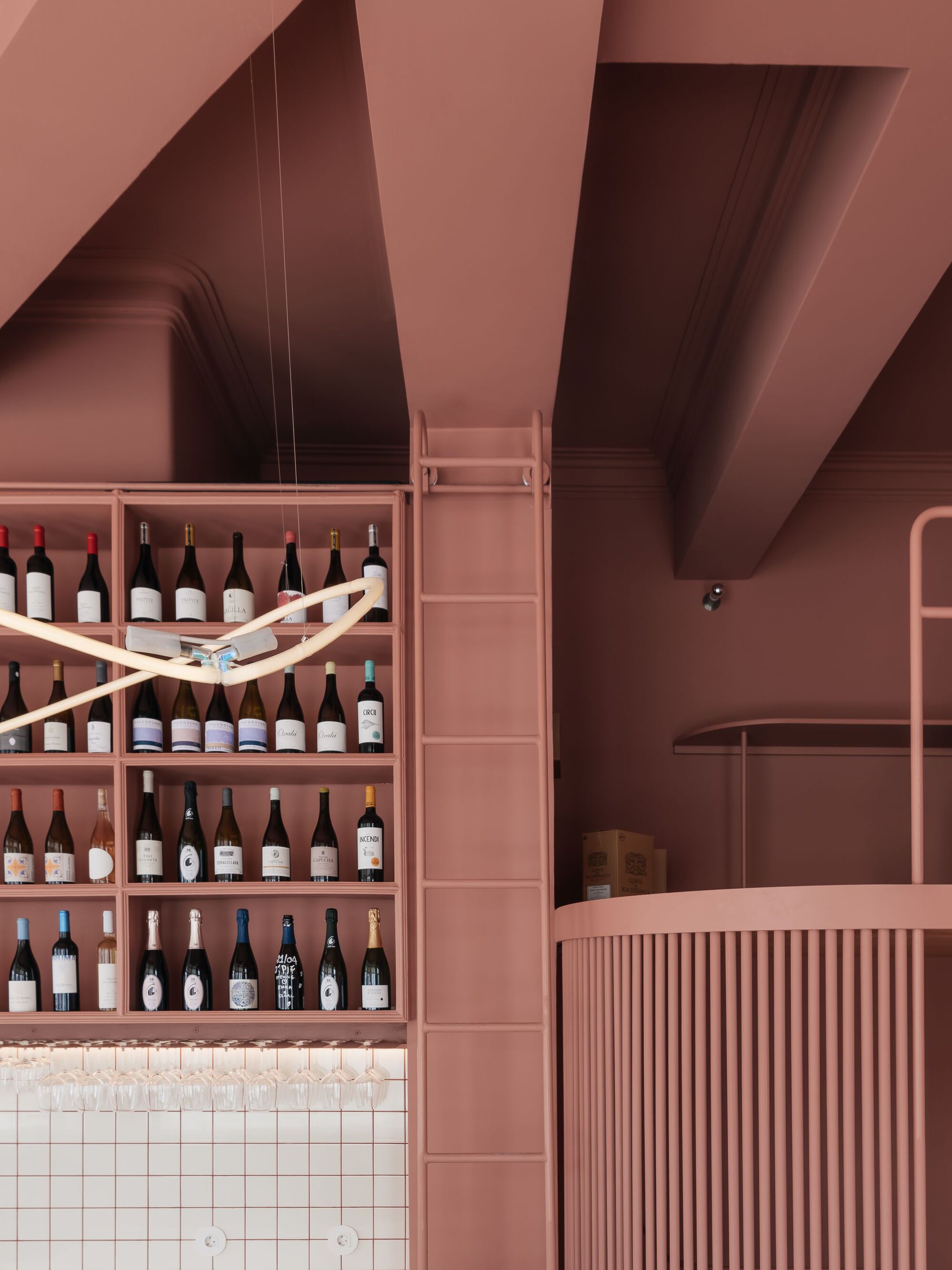 Galeria de O PIF wine bar / maxime mangold architect - 2