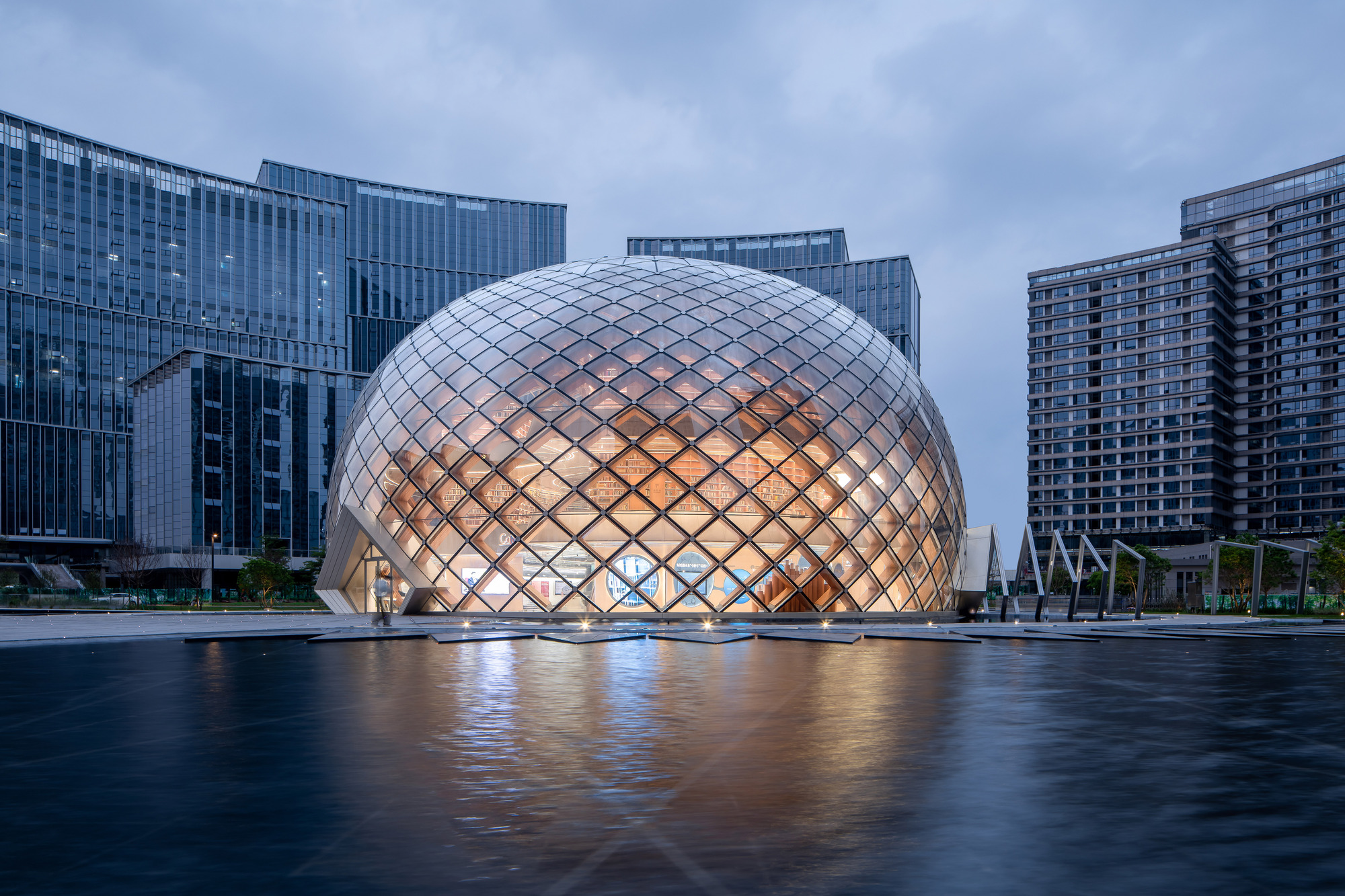 Gallery of The Exhibition Center of CANNANO / HOT DESIGN - 8