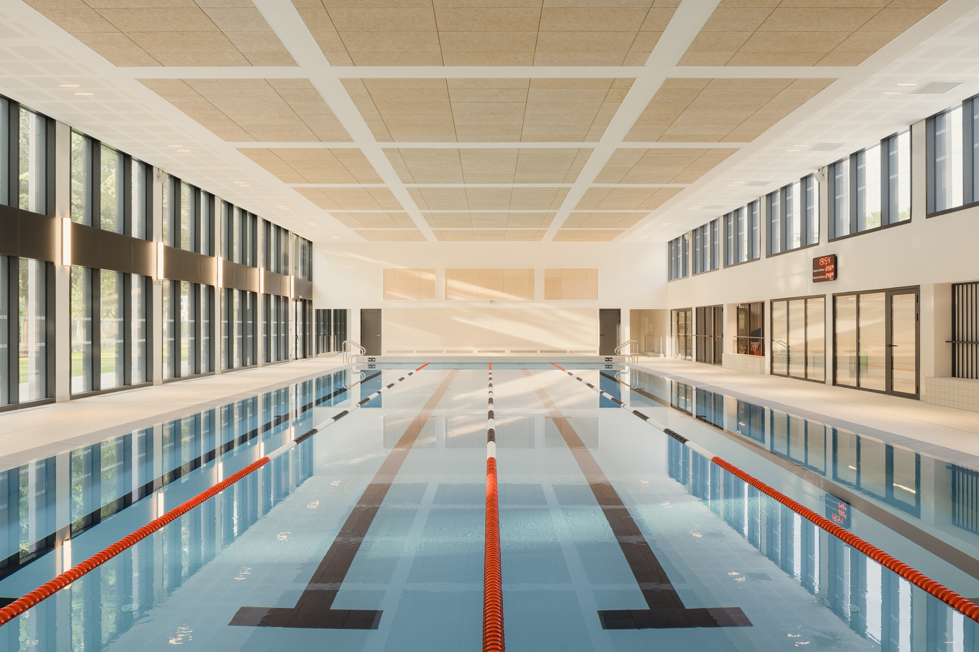 Gallery of The Gerland Aquatic and Sports Center / 4_32 architecte - 11