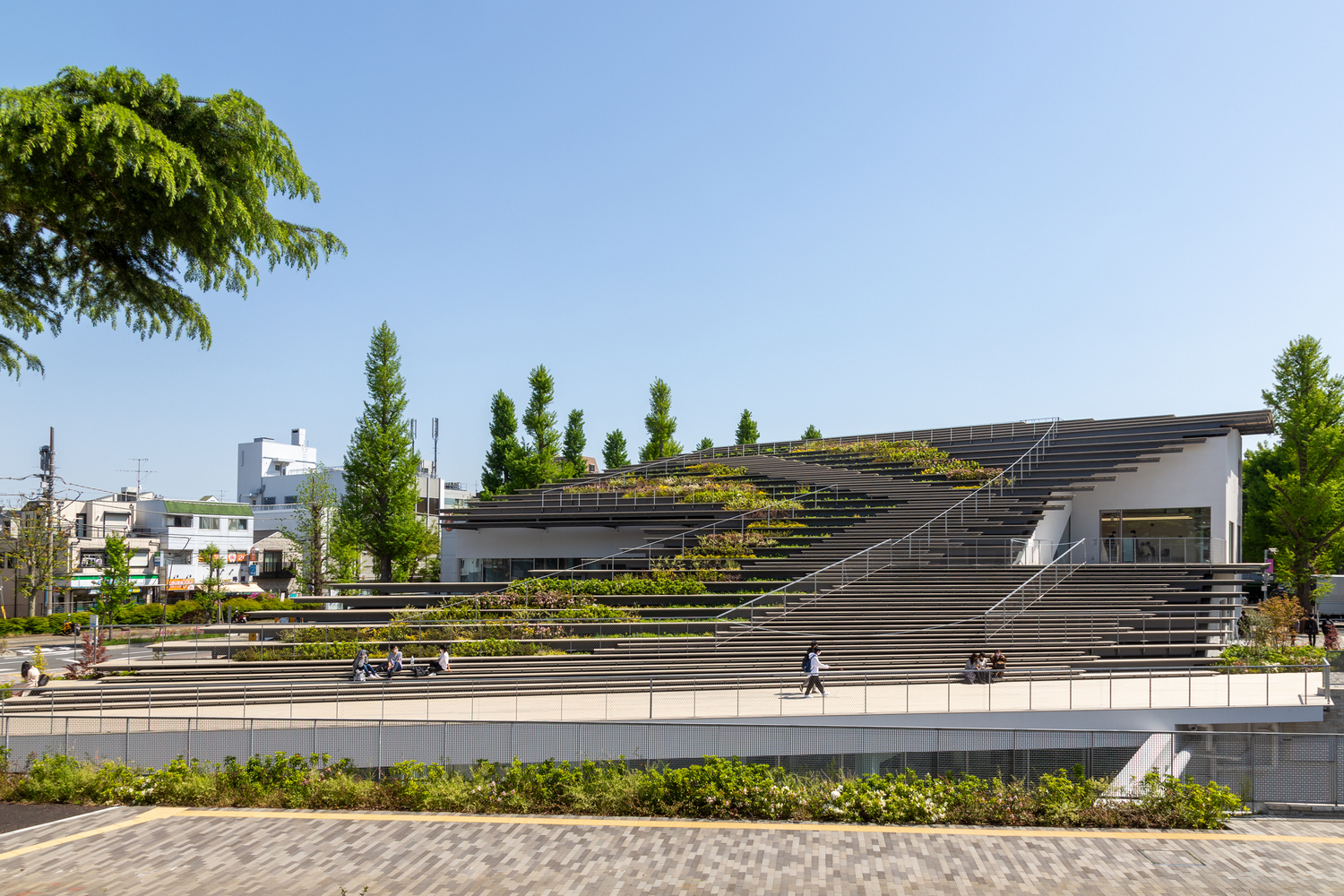 Gallery of Step by Step: Exploring 12 Projects Featuring Staircase or ...