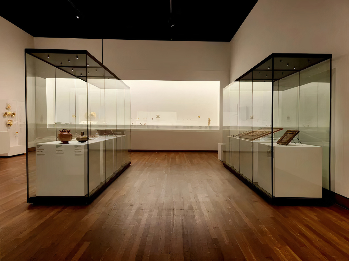 Gallery of Flexibility at Its Core for Display Case System on Museums - 4