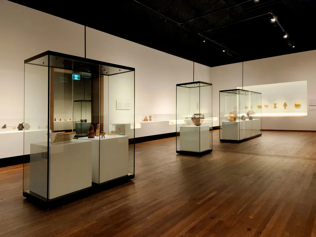 Gallery of Flexibility at Its Core for Display Case System on Museums - 5