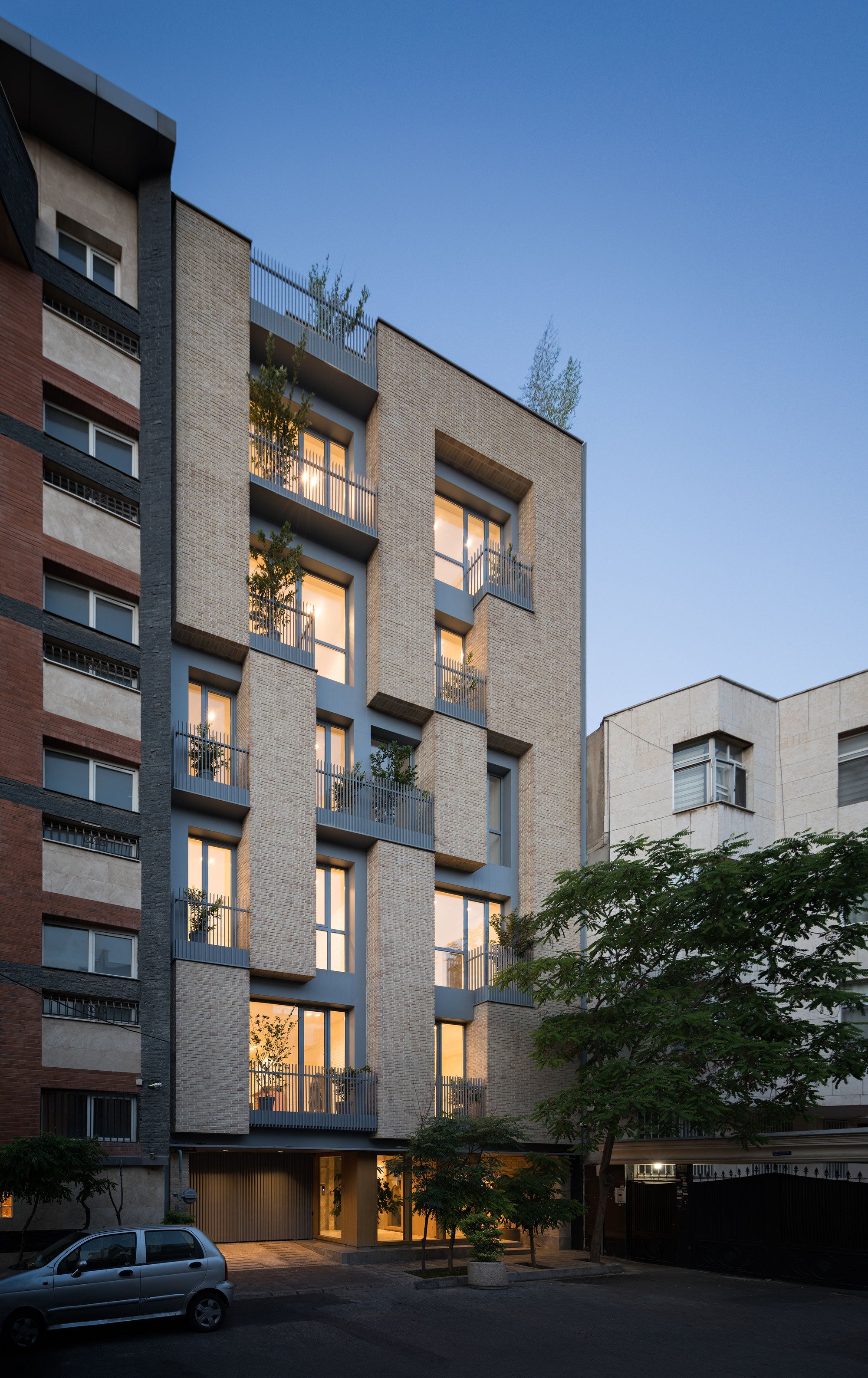 Gallery of #10 Apartment / Padiav Parth Architects - 8