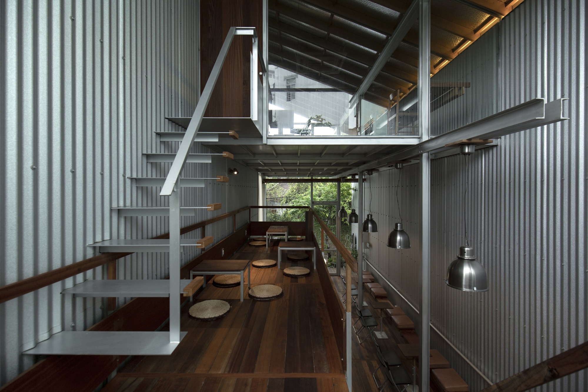 Ton Corner Coffee Shop / TON Architects | ArchDaily
