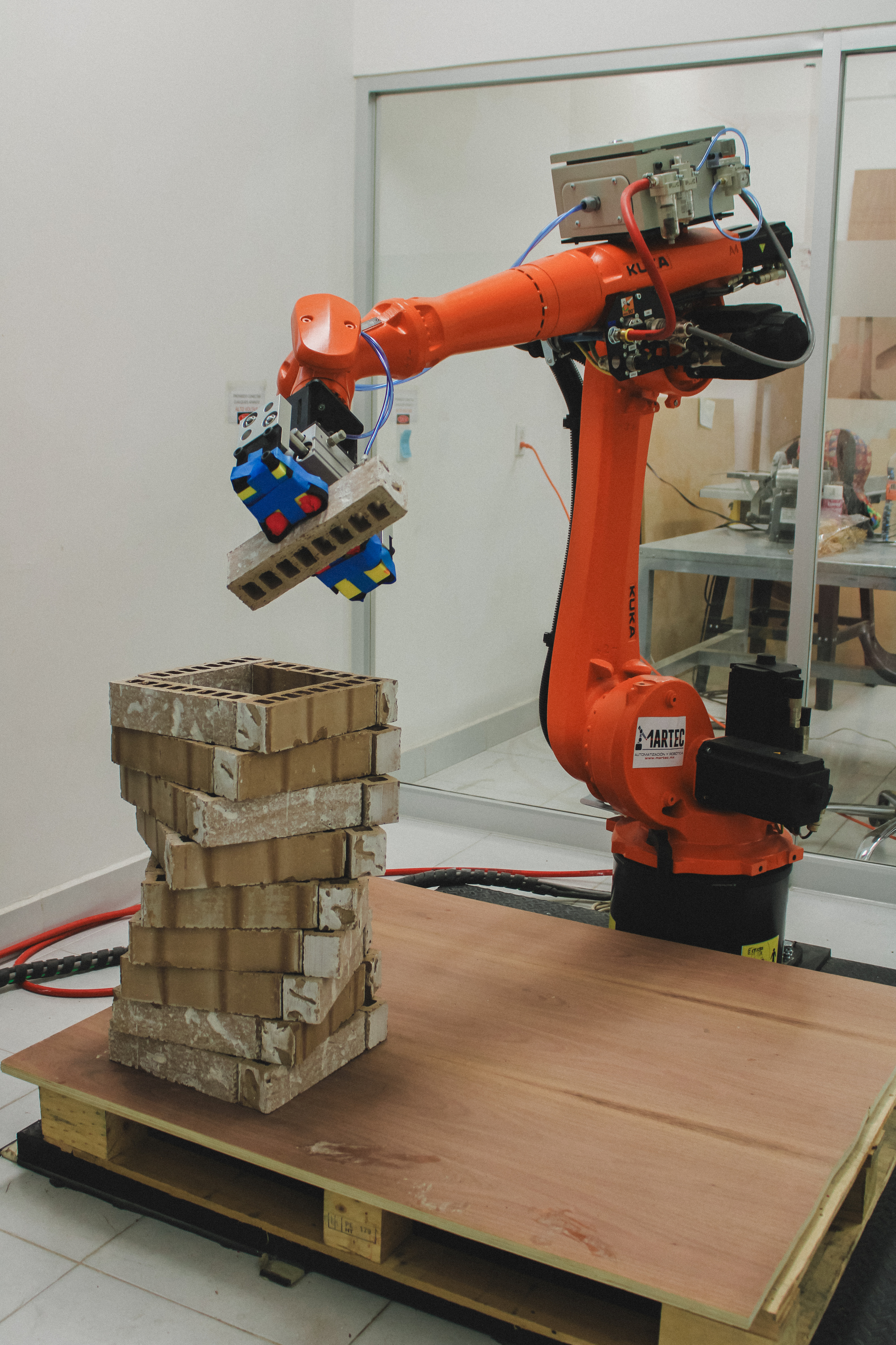 Roboceramic: Humans vs. Machines or Humans with Machines? | ArchDaily