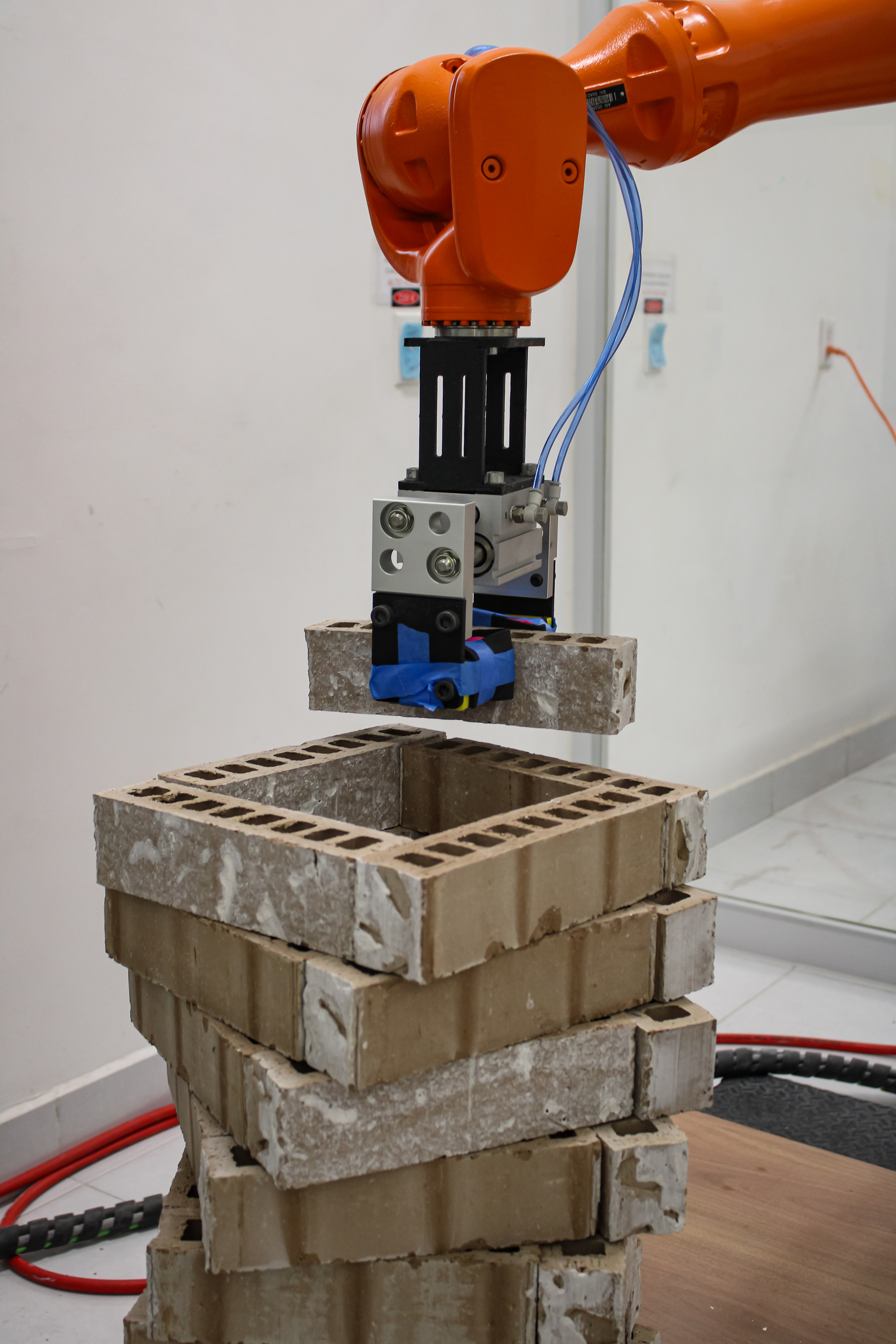 Gallery of Roboceramic: Humans vs. Machines or Humans with Machines? - 5