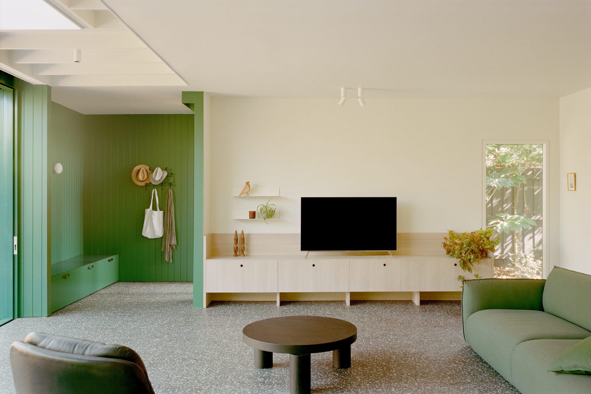 Gallery of Garden Wall House / Sonelo Architects - 13