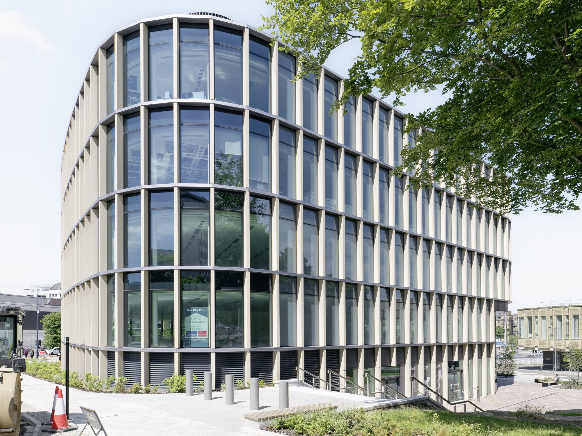 Gallery of Line Up for Concrete Curves: Curvilinear Facades Doing the ...