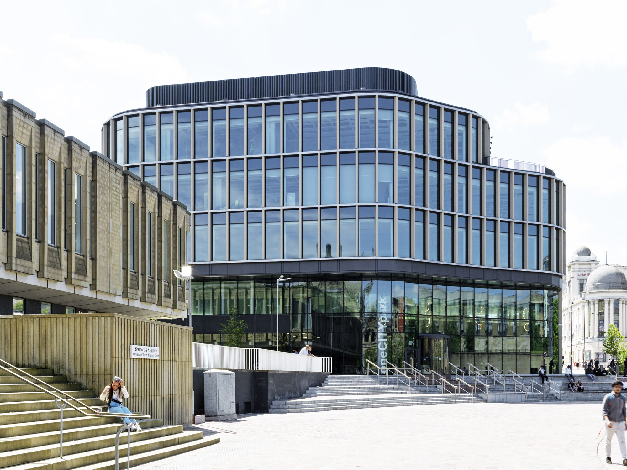 Line Up for Concrete Curves: Curvilinear Facades Doing the Trick ...