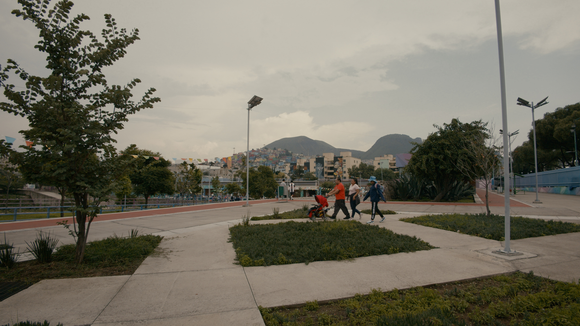 Gallery of Exclusive Film: La Quebradora Water Park in Mexico City, a ...
