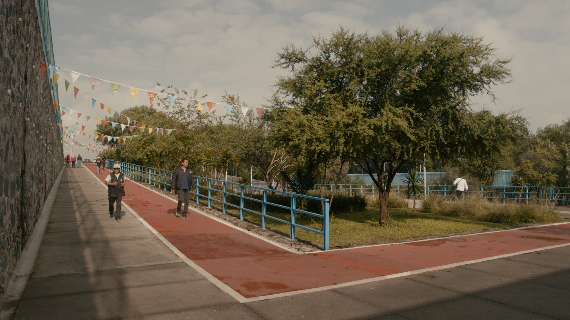 Gallery of Exclusive Film: La Quebradora Water Park in Mexico City, a ...