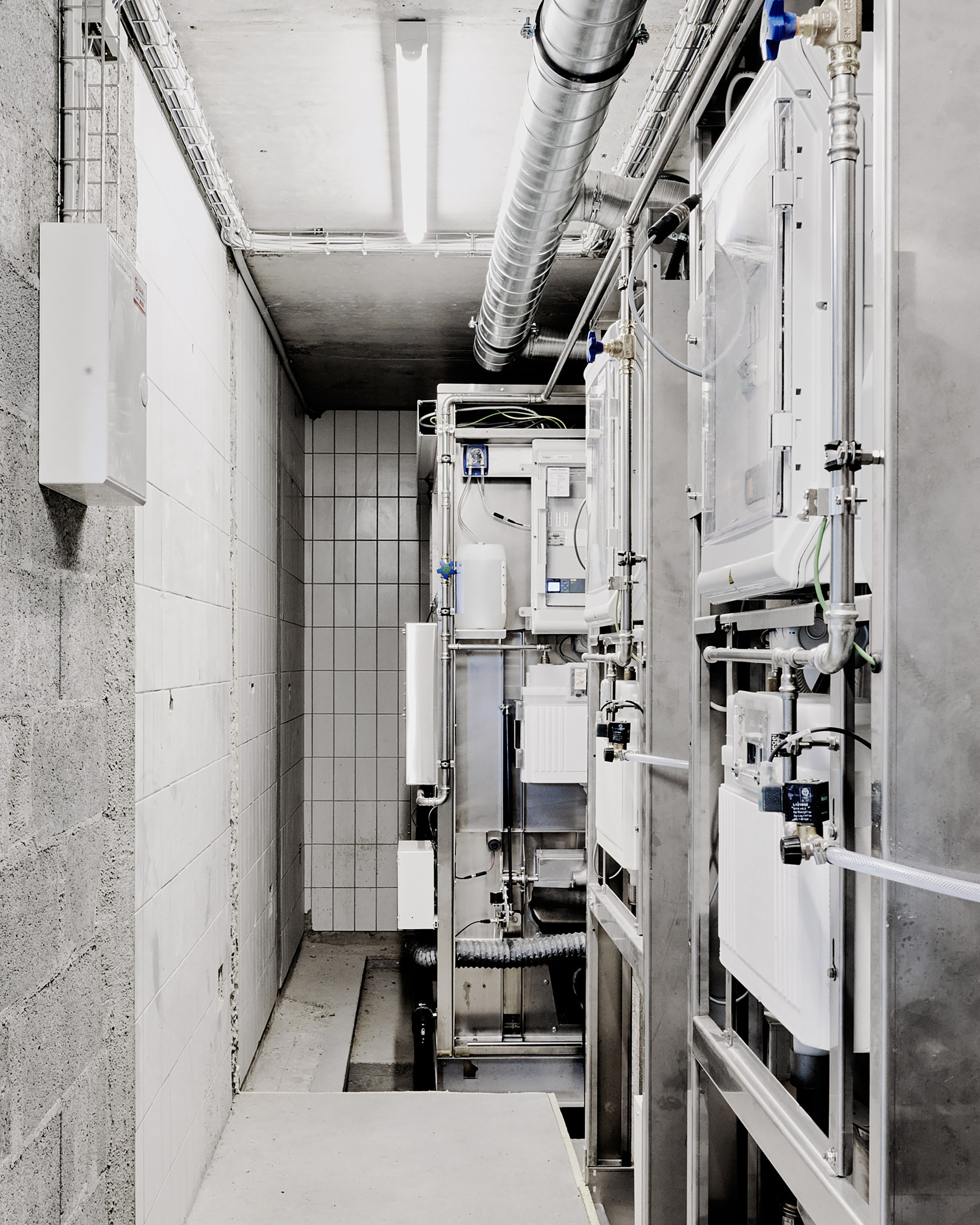 Gallery of Merya Conversion Sanitary Building / BARAKI - 12