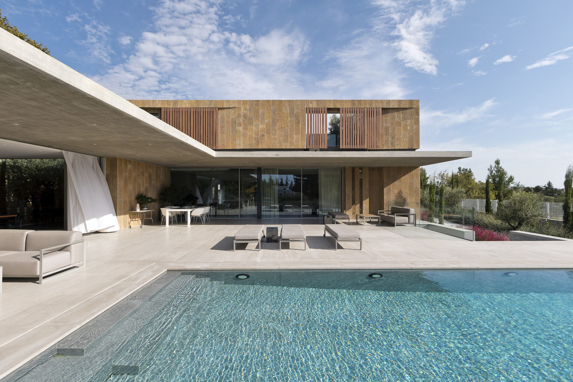 Gallery of Atrium House / point27 Architects - 8