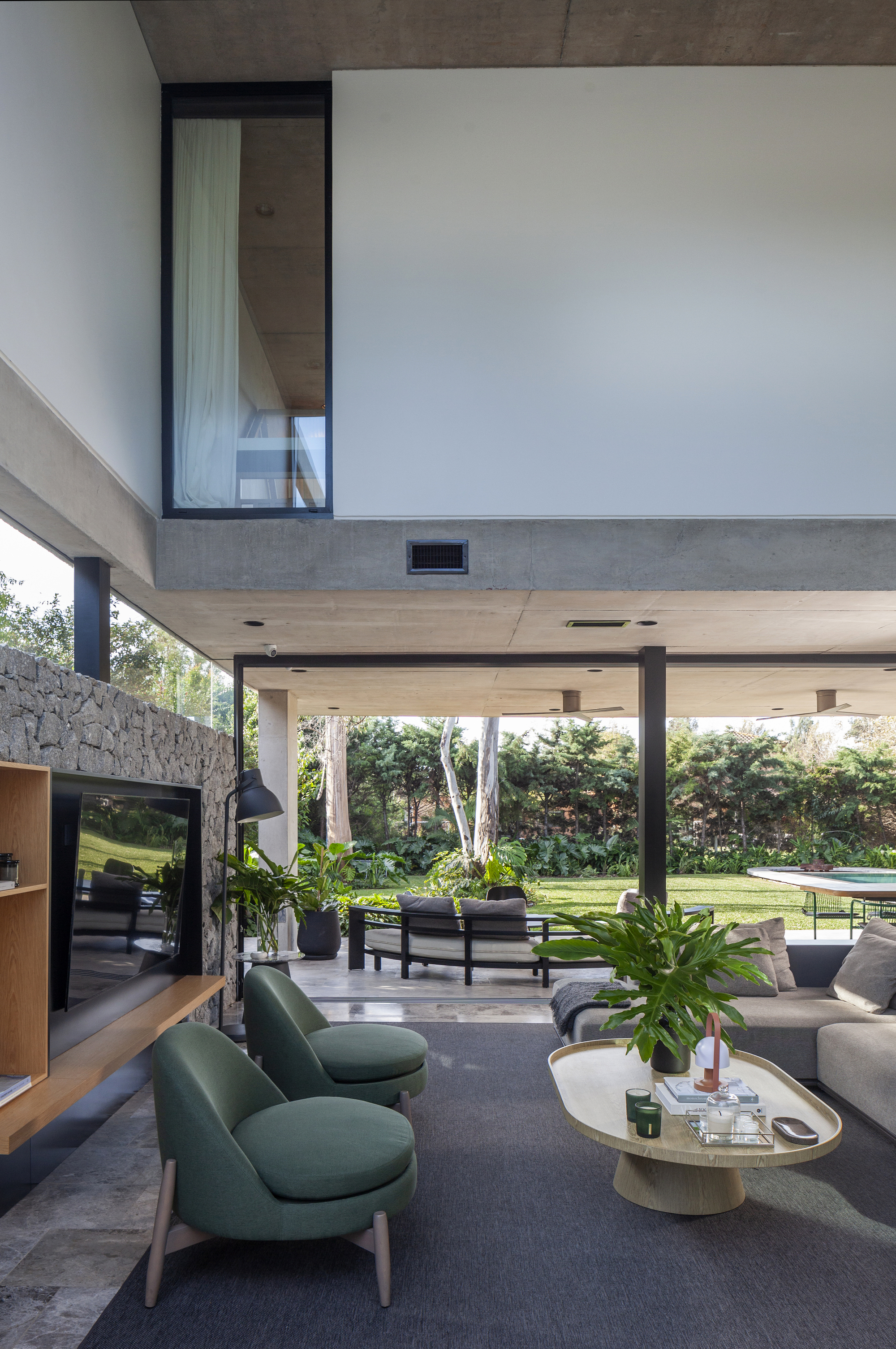 Gallery of Oval House / Jorgelina Tortorici & Asociados + Nicolás Lanza ...