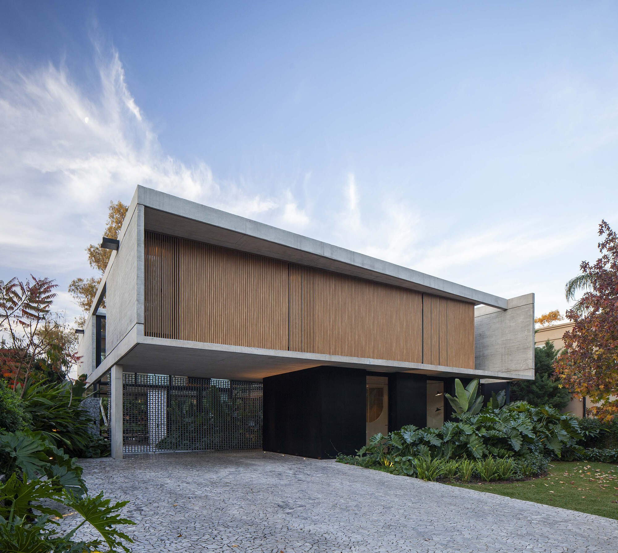 Oval House / Jorgelina Tortorici & Asociados + Nicolás Lanza | ArchDaily