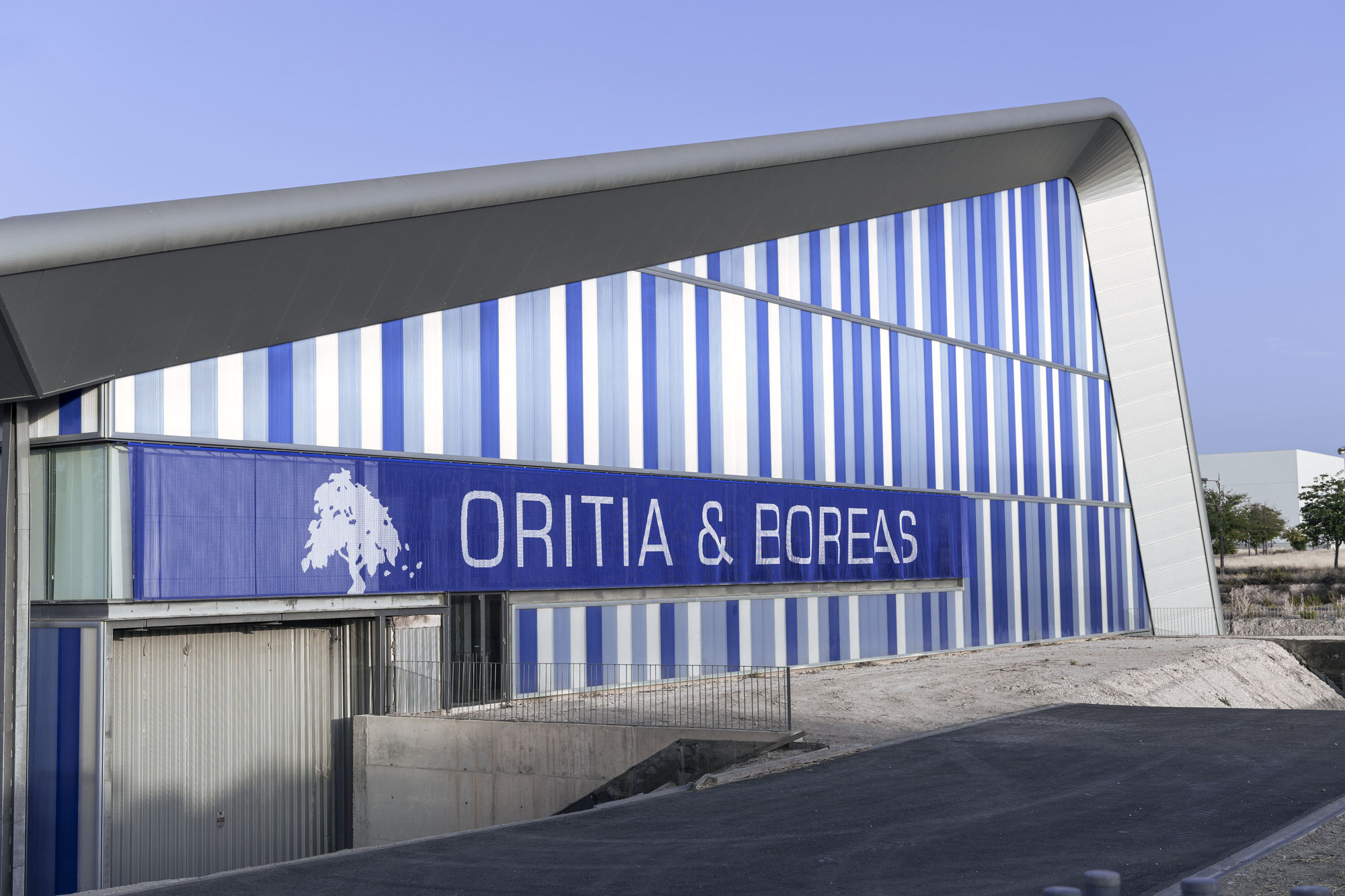 Chain Reaction: Mastering Kinetic Architecture with Aluminum Links ...