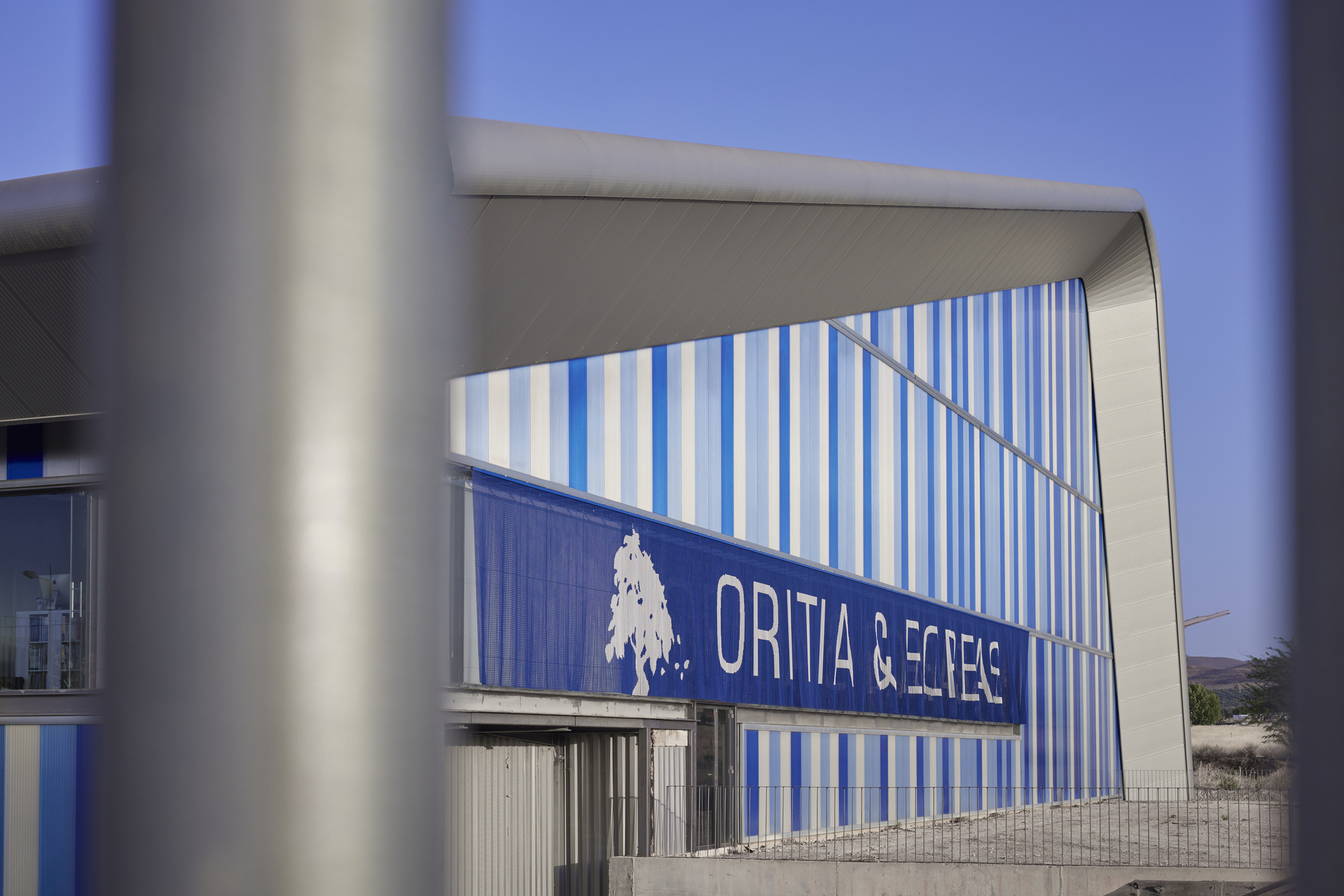 Gallery of Chain Reaction: Mastering Kinetic Architecture with Aluminum ...