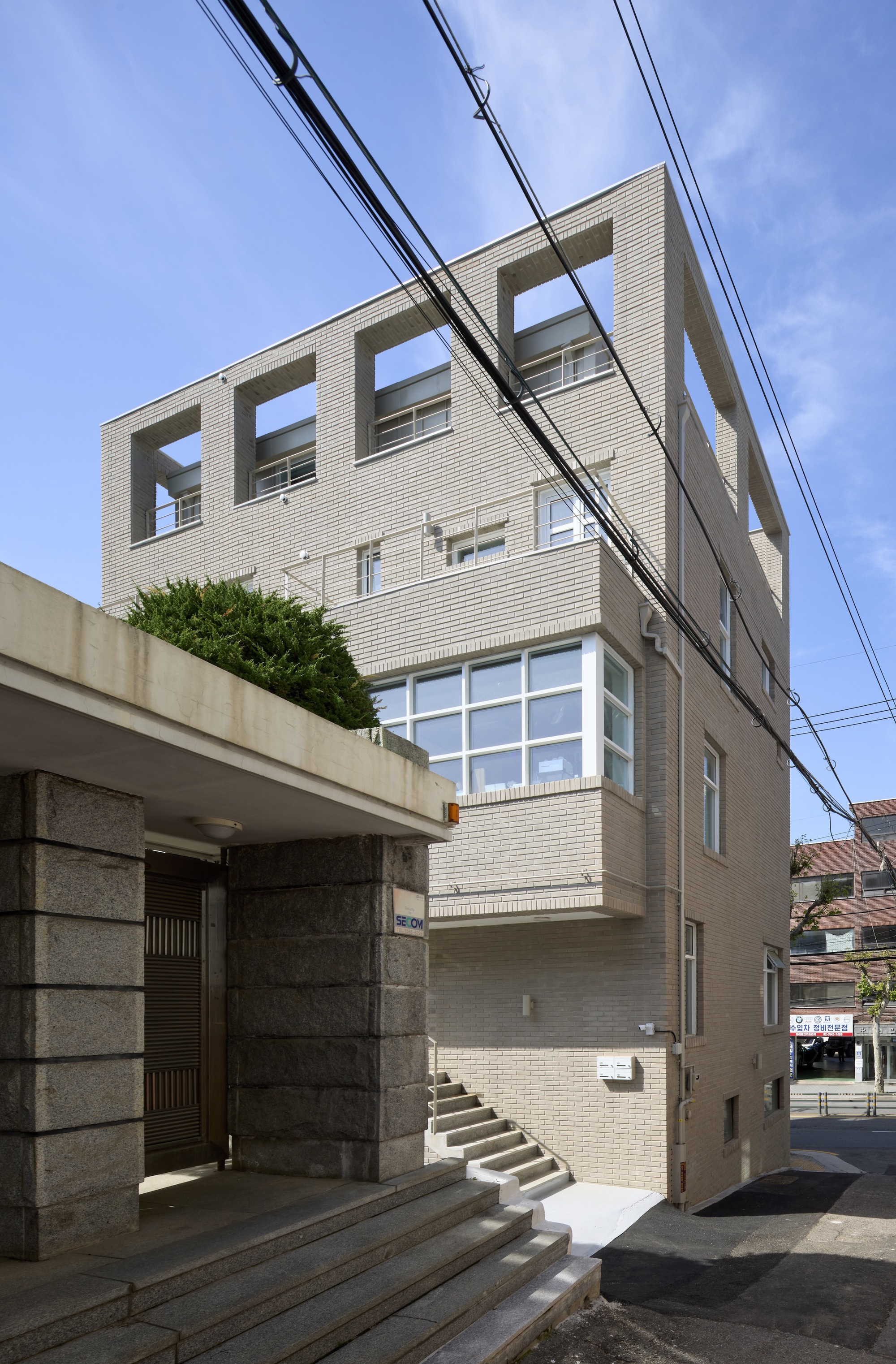 Gallery of Layered House / SMxL Architects - 8