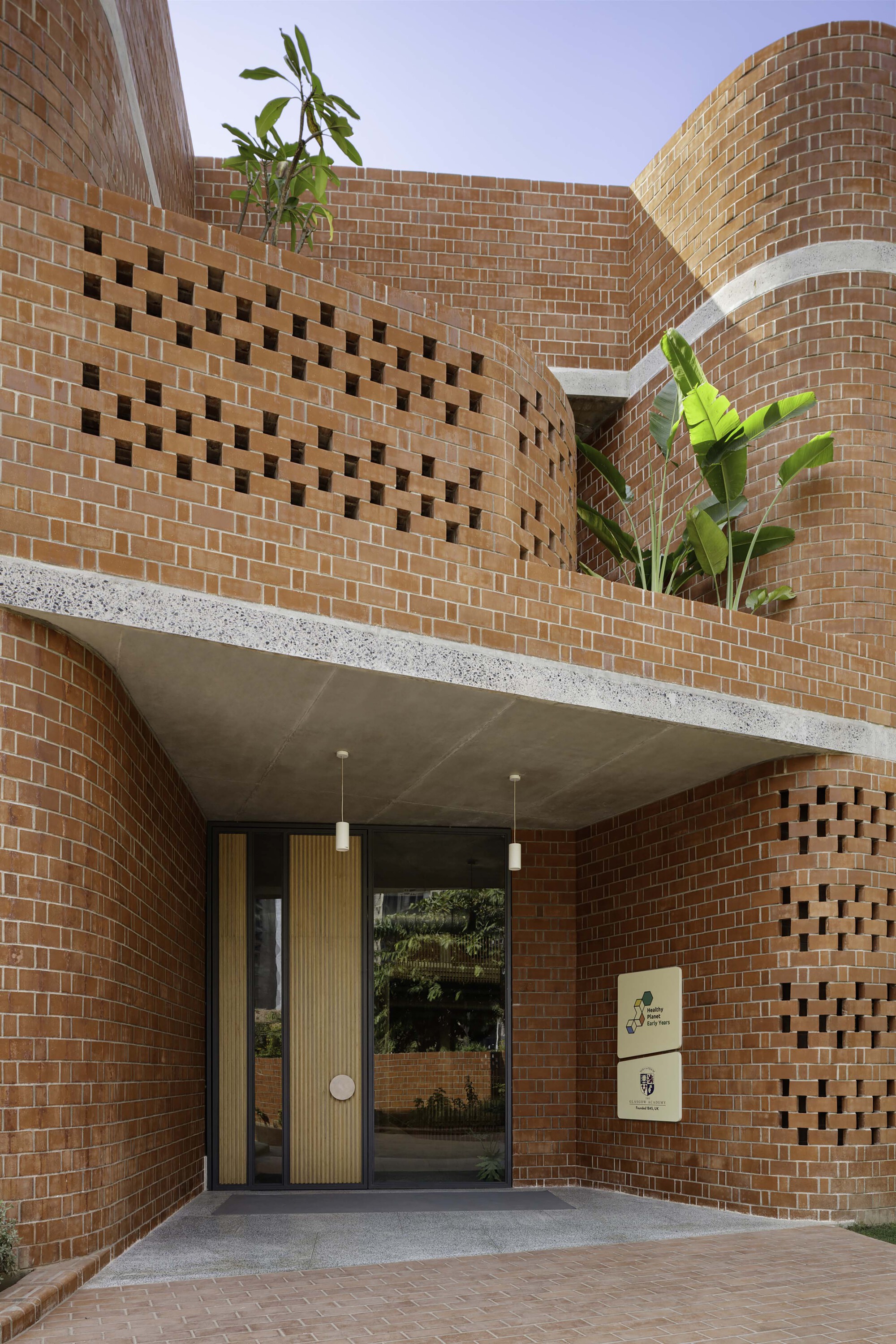 Gallery of Healthy Planet School / Vir.Mueller Architects - 7