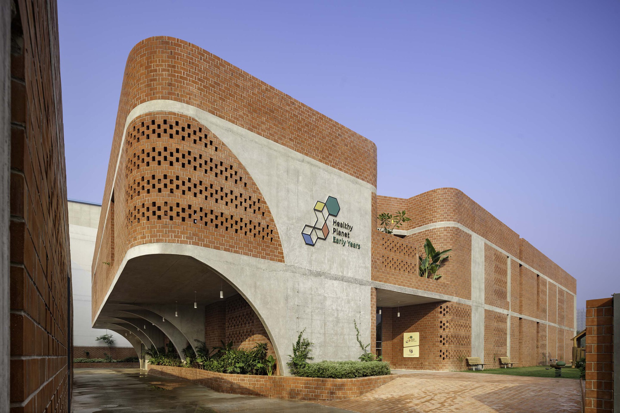 Gallery of Healthy Planet School / Vir.Mueller Architects - 6