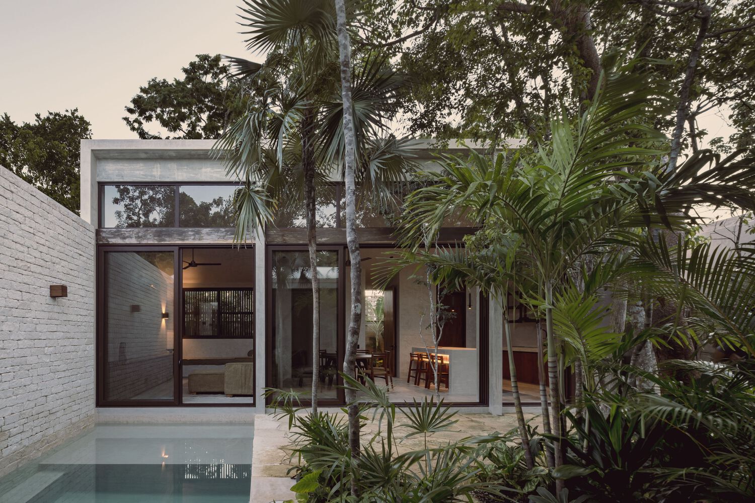 Gallery of Capturing Serenity: 10 Beach Houses that Enhance the ...
