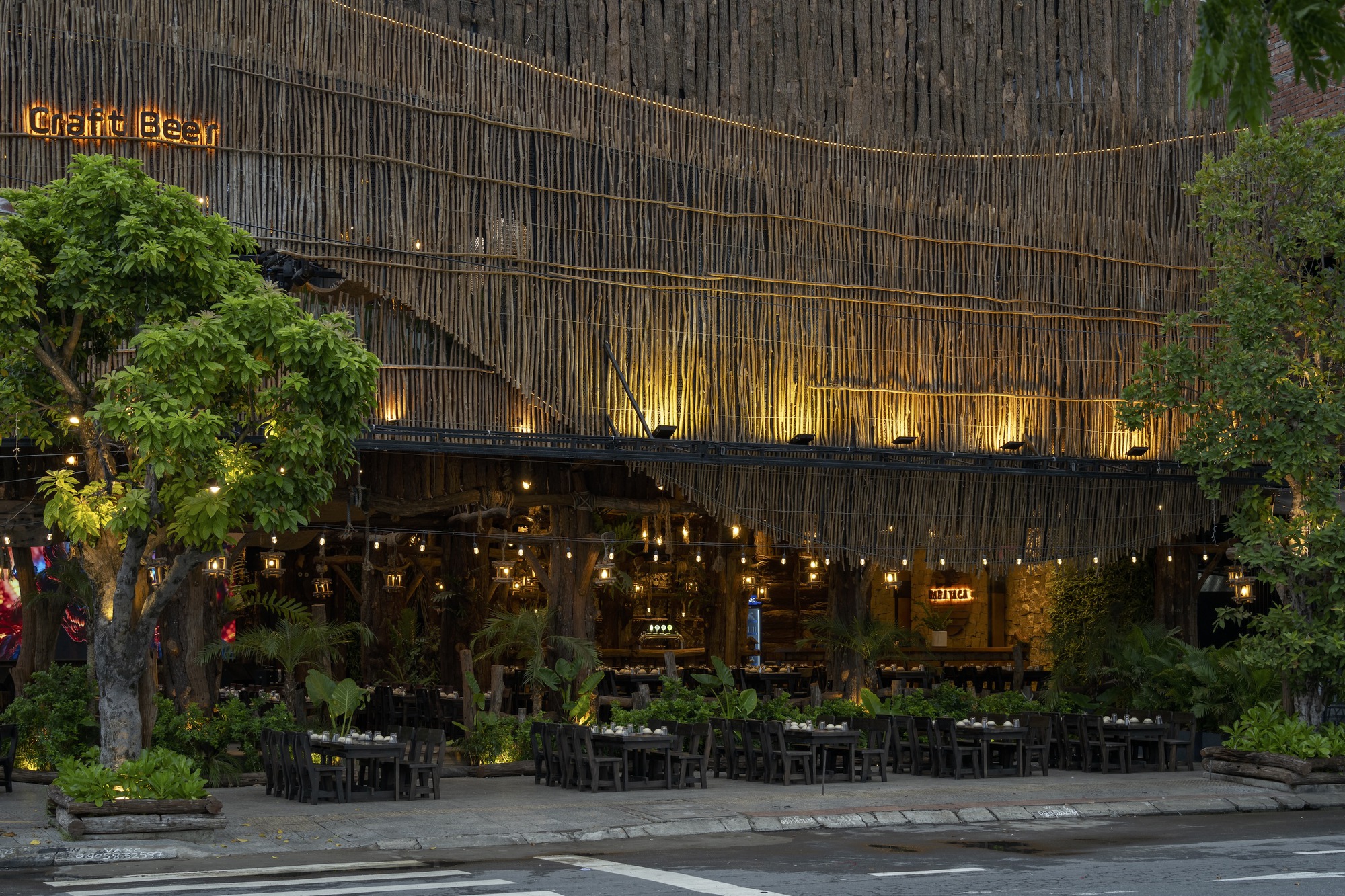 Gallery of Baba Yaga Restaurant / Duoitancay Concept - 17