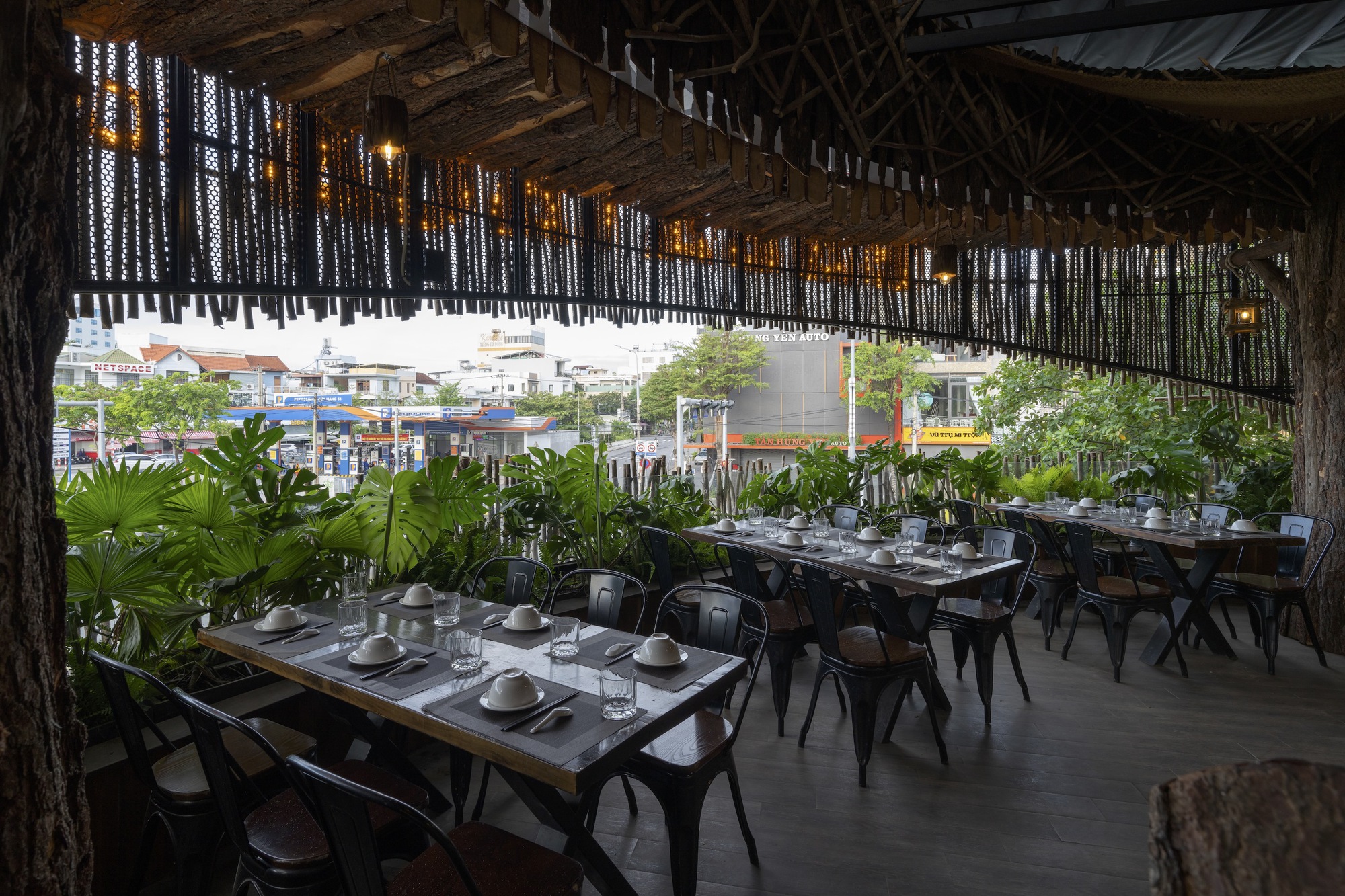 Gallery of Baba Yaga Restaurant / Duoitancay Concept - 8