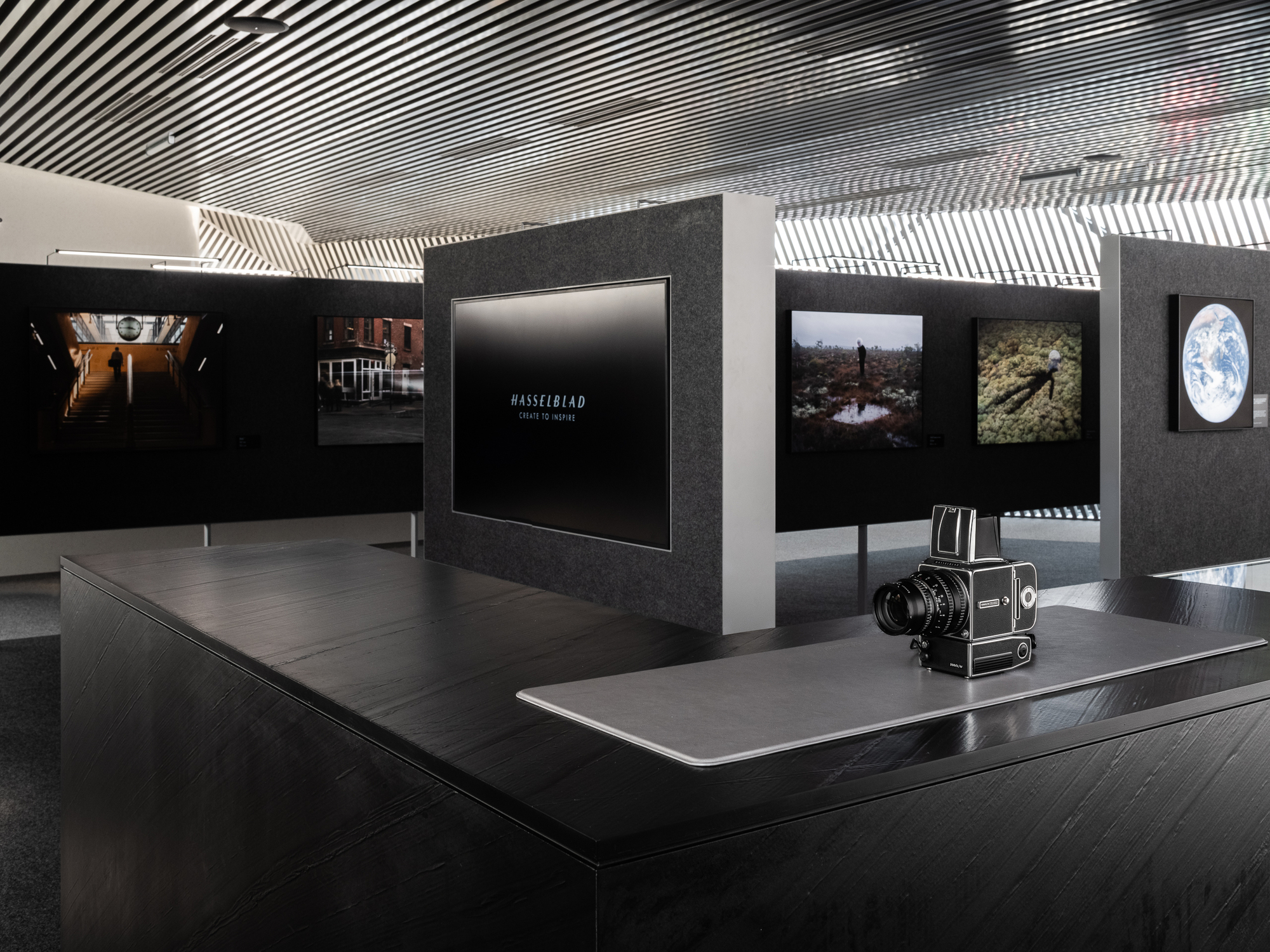 Gallery of DJI Flagship Store / Various Associates - 14