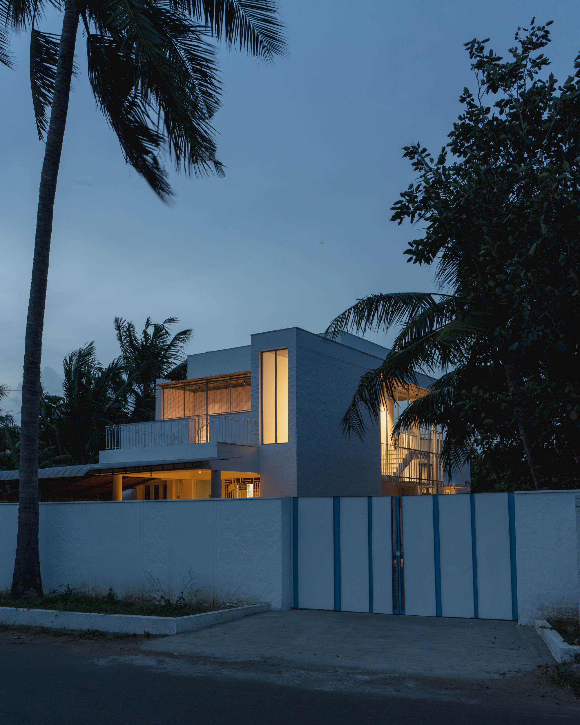 Gallery of The Country Blue House / Architecture RIFF - 6