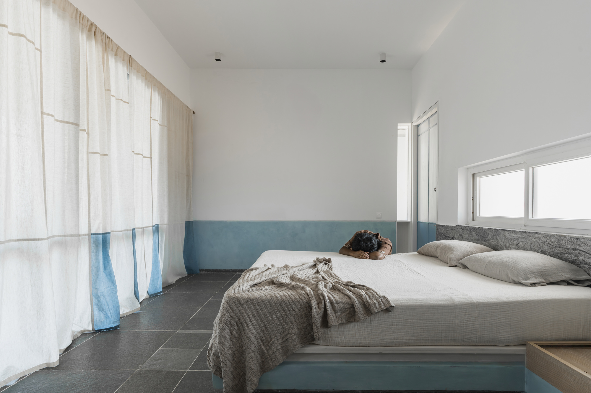 Gallery of The Country Blue House / Architecture RIFF - 11