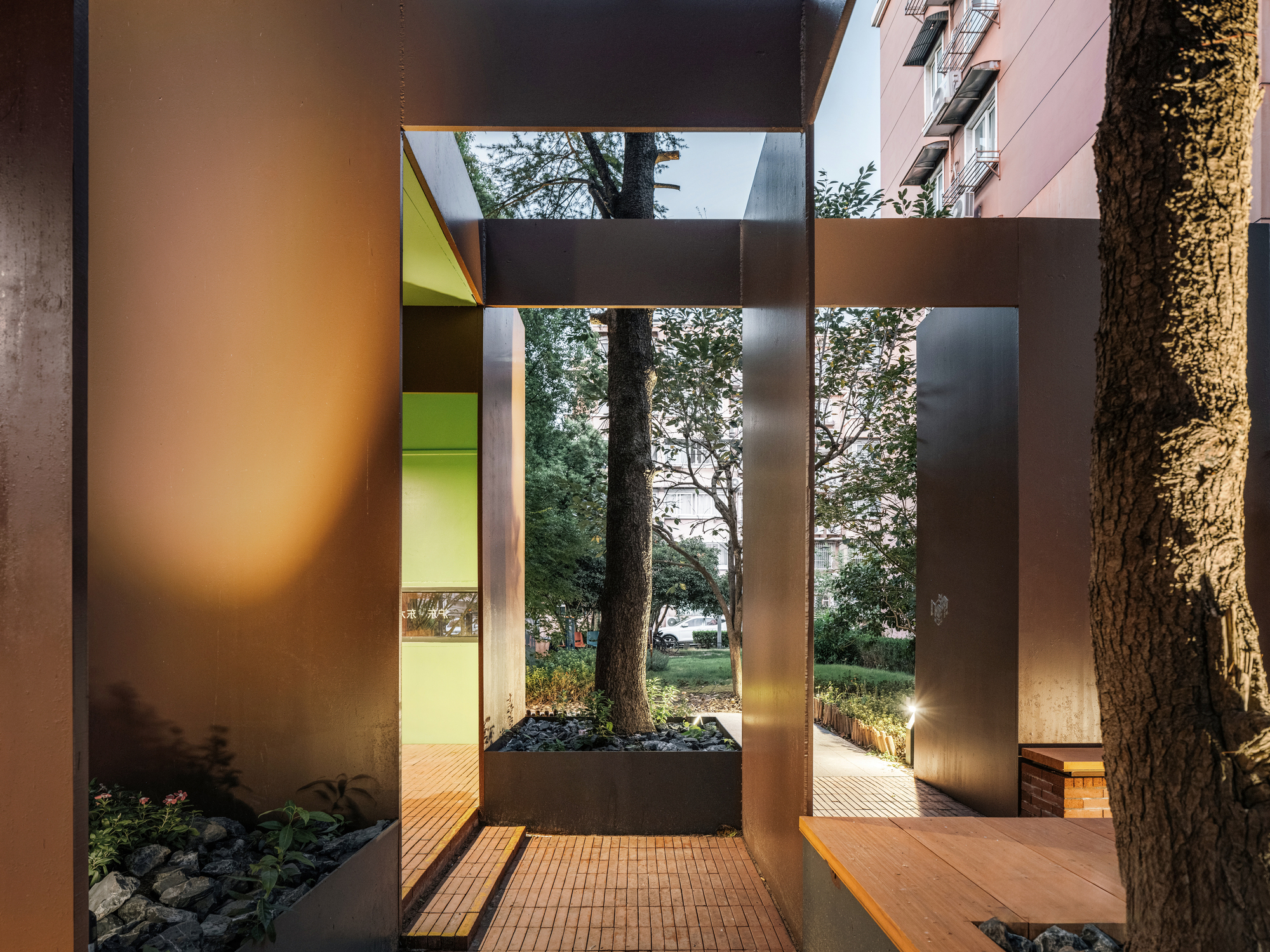 Gallery of The PAPER House / VIASCAPE design - 15