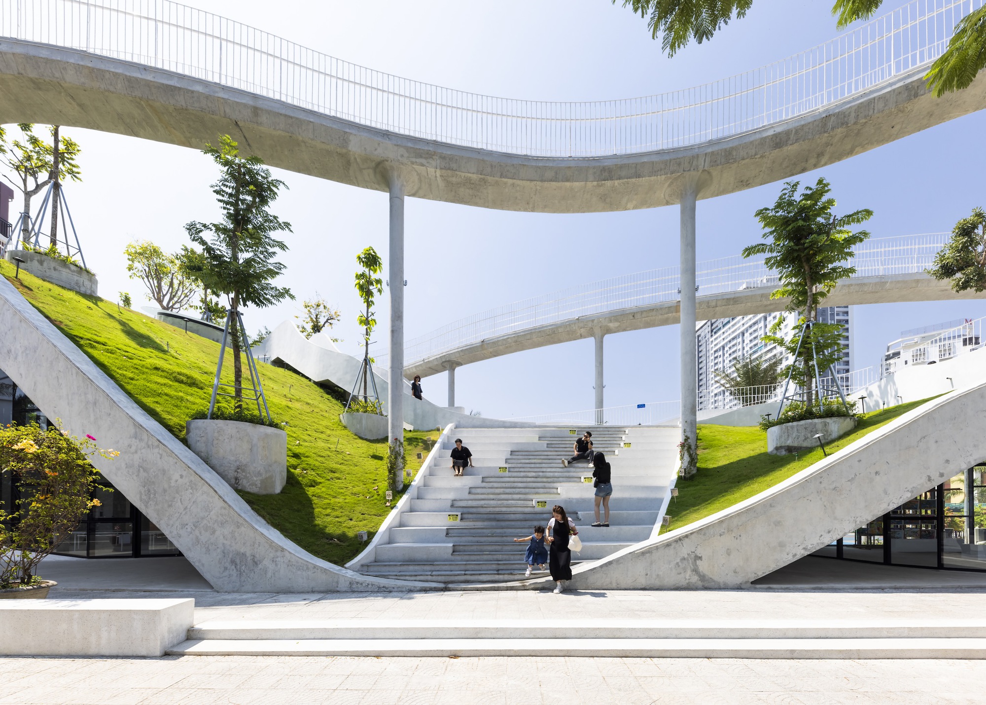 Gallery of Son Tra Art Exhibition Center / Ho Khue Architects - 17