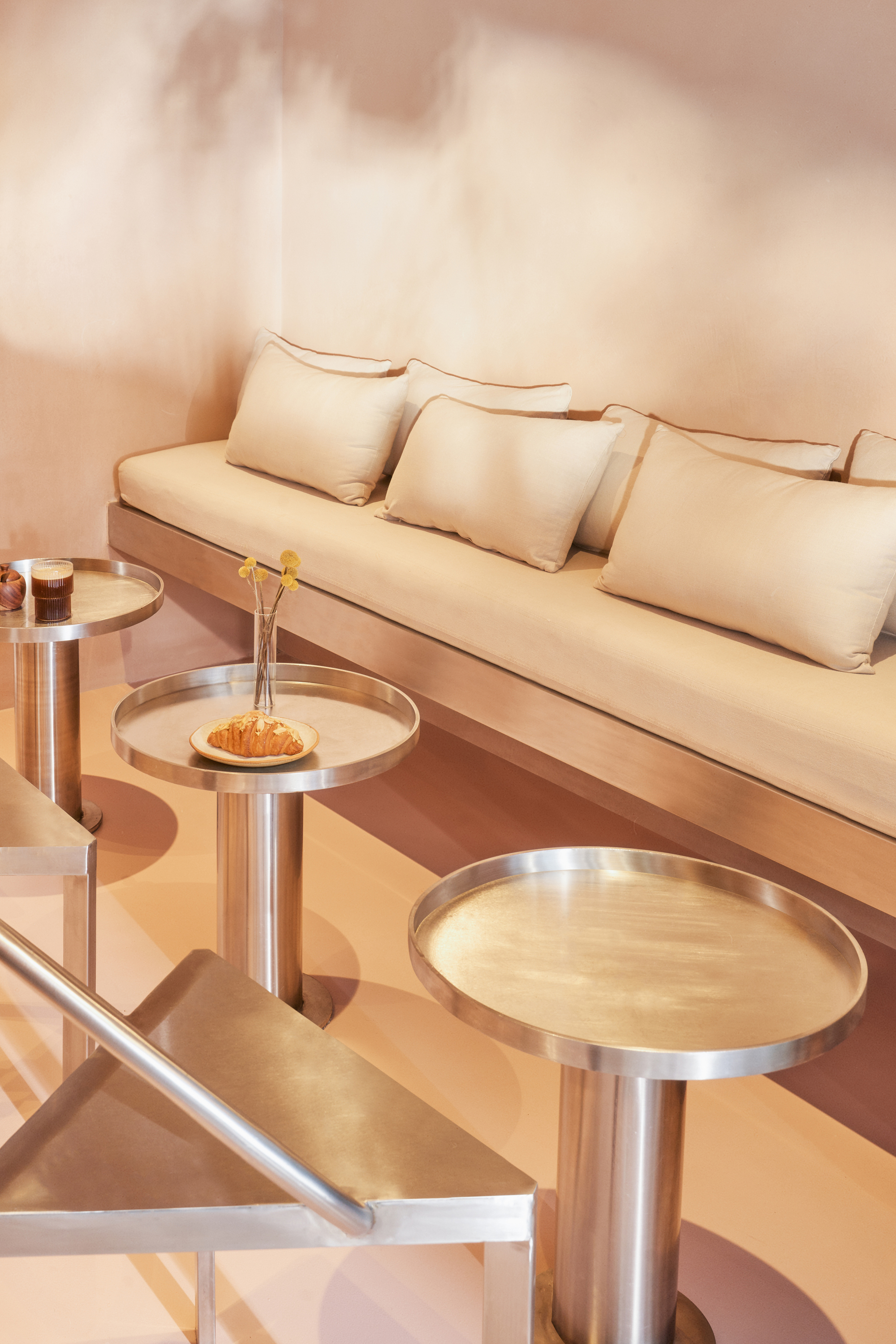 Gallery of Kinya Coffee Shop / Studio Bomb - 4