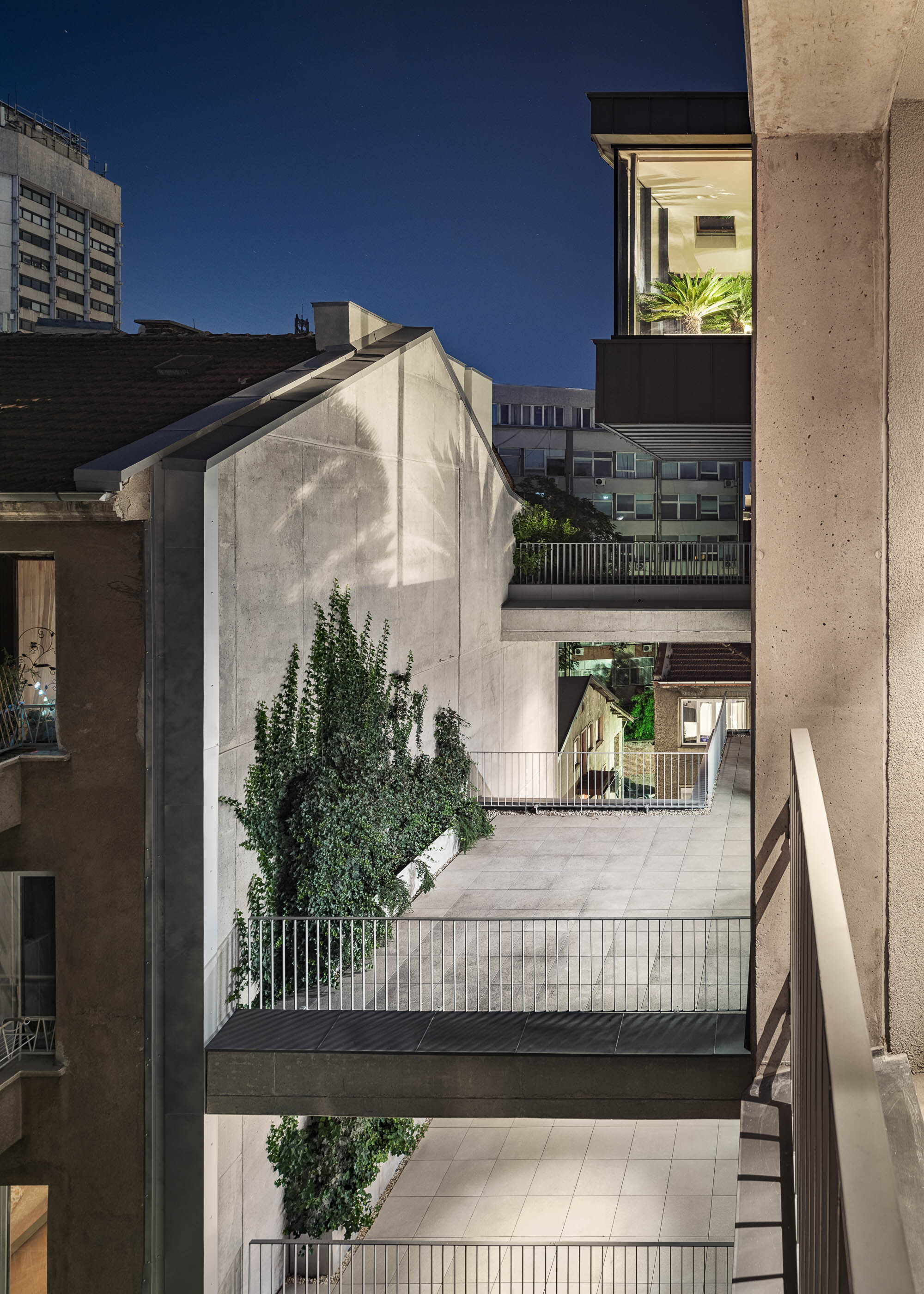 Gallery of MIR Office Building / Bureau XII - 18