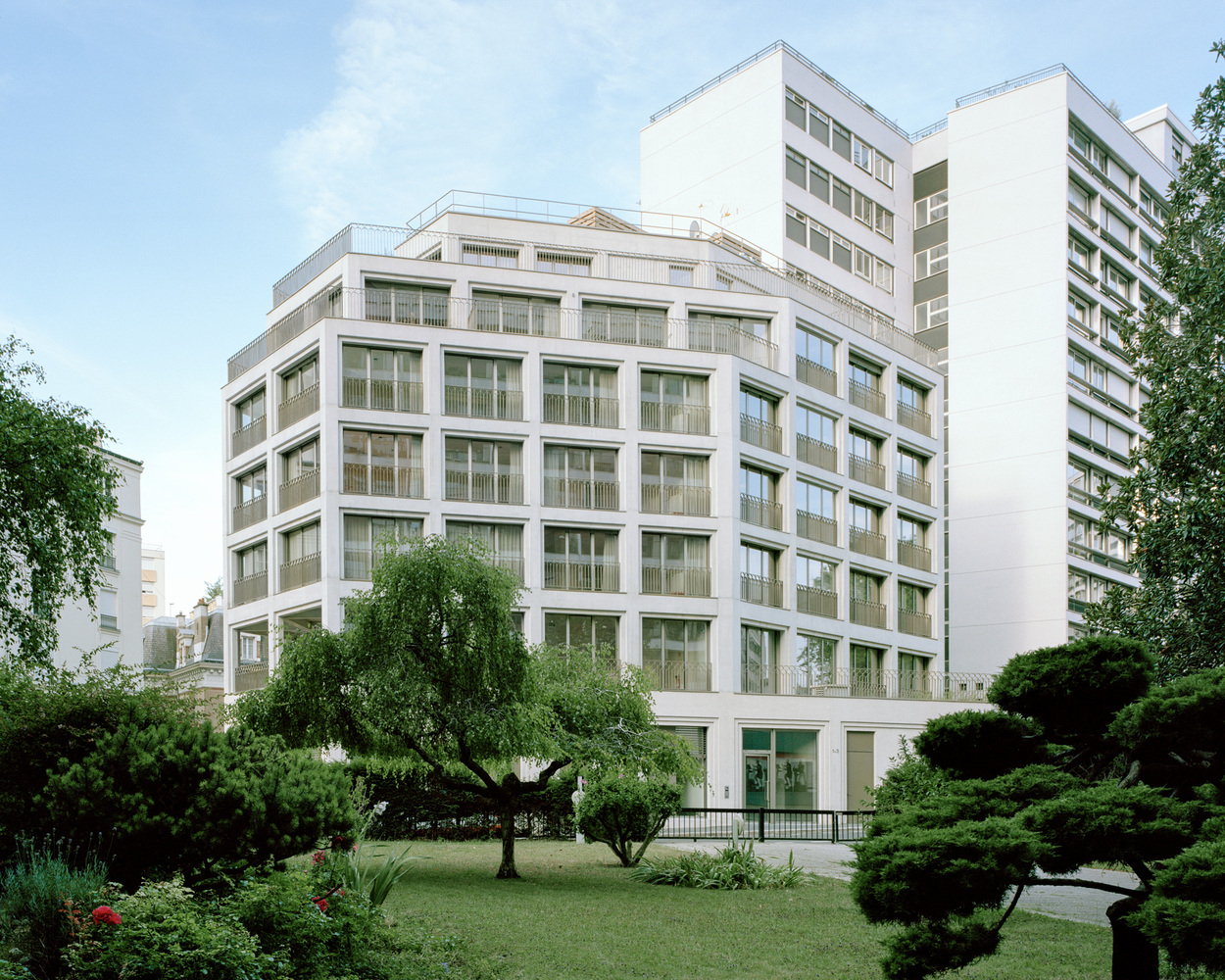 Pavillon de la Sirène Auditorium and Residence / Avenier Cornejo ...