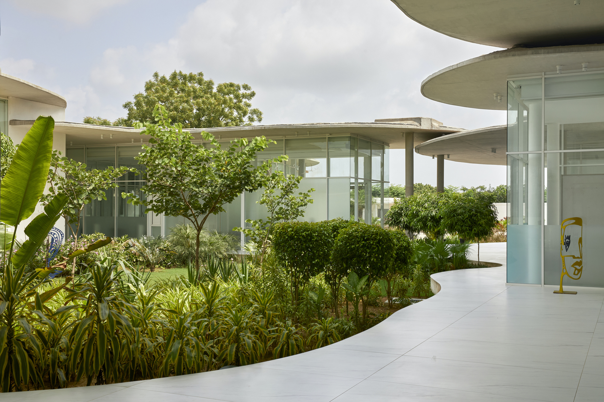 Gallery of Amoeba 2.O Office / Hiren Patel Architects - 6