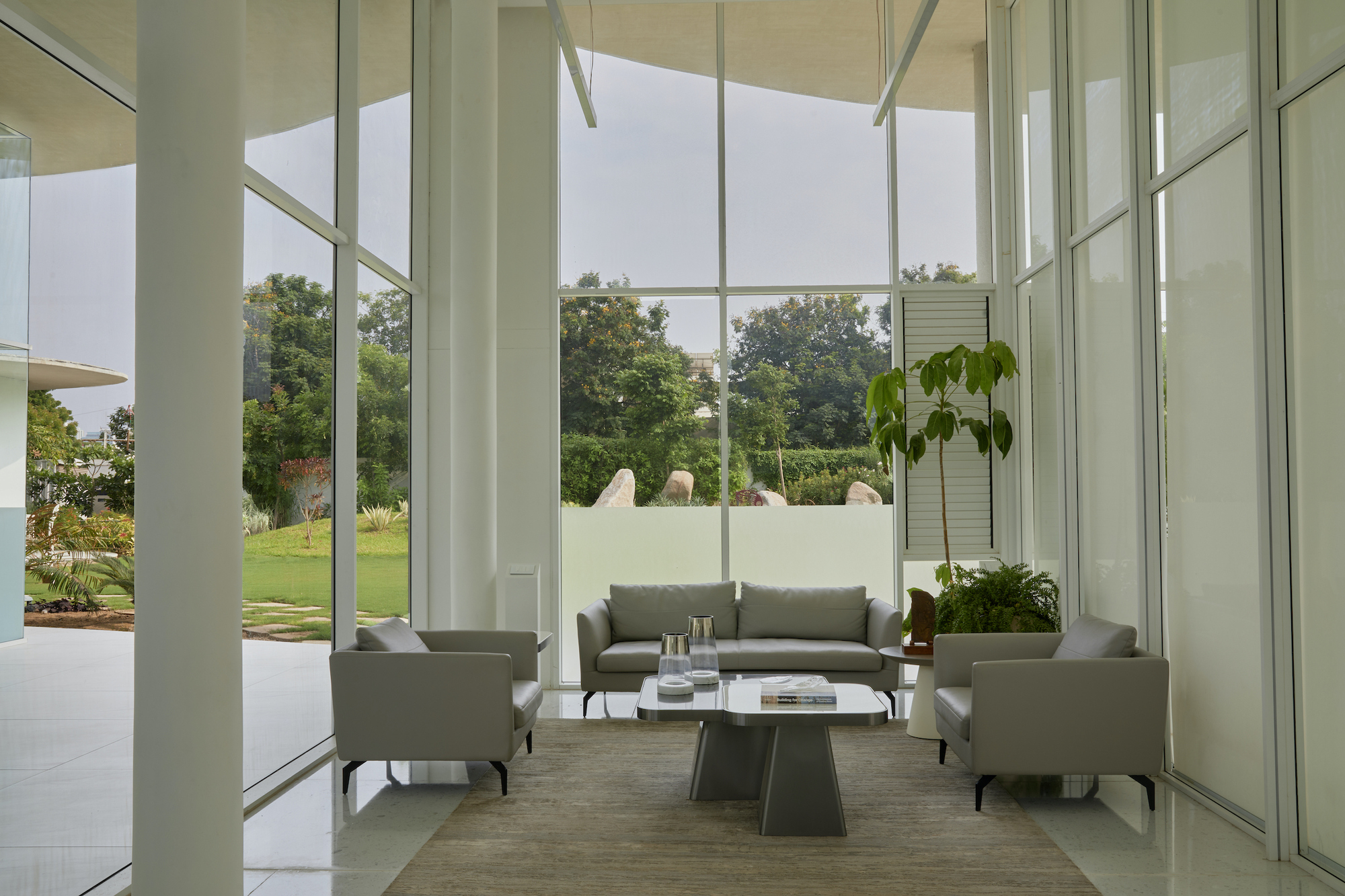 Galeria de Escritório Amoeba 2.O / Hiren Patel Architects - 14