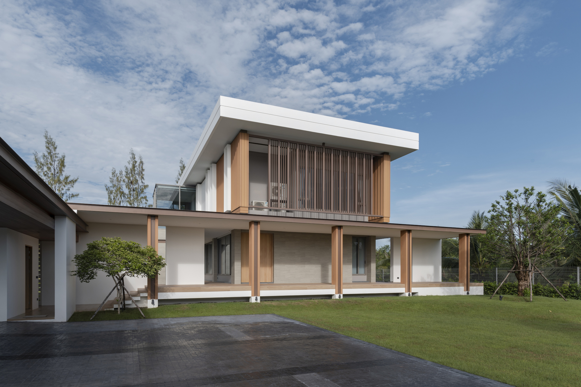 Gallery of Baan Khun Yak House / dminusplusb - 6