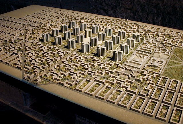 Gallery of Utopia vs. Public Reality: Lessons from 20th Century Urban ...