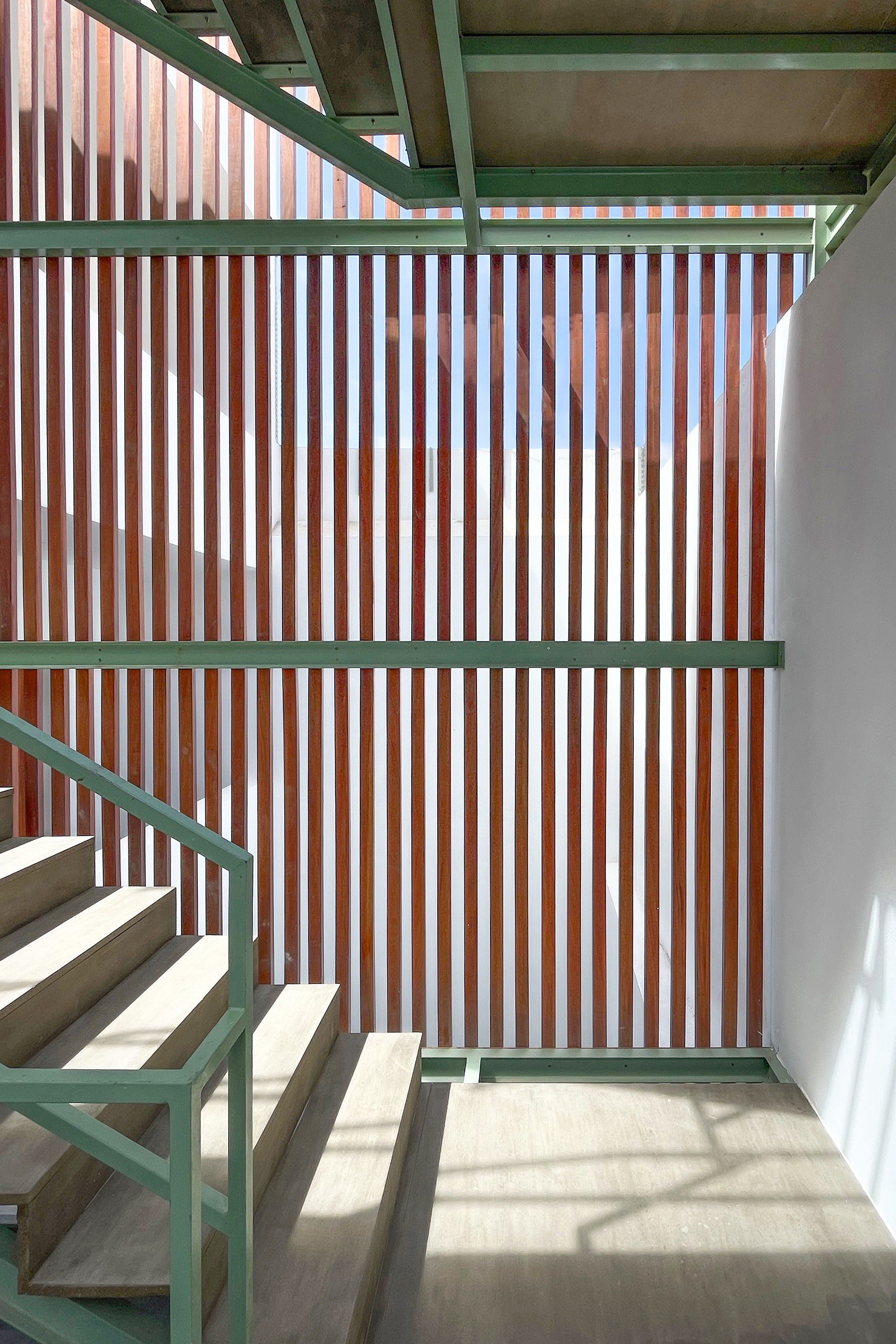 Gallery of Slat House / Oficina de Utopias - 8
