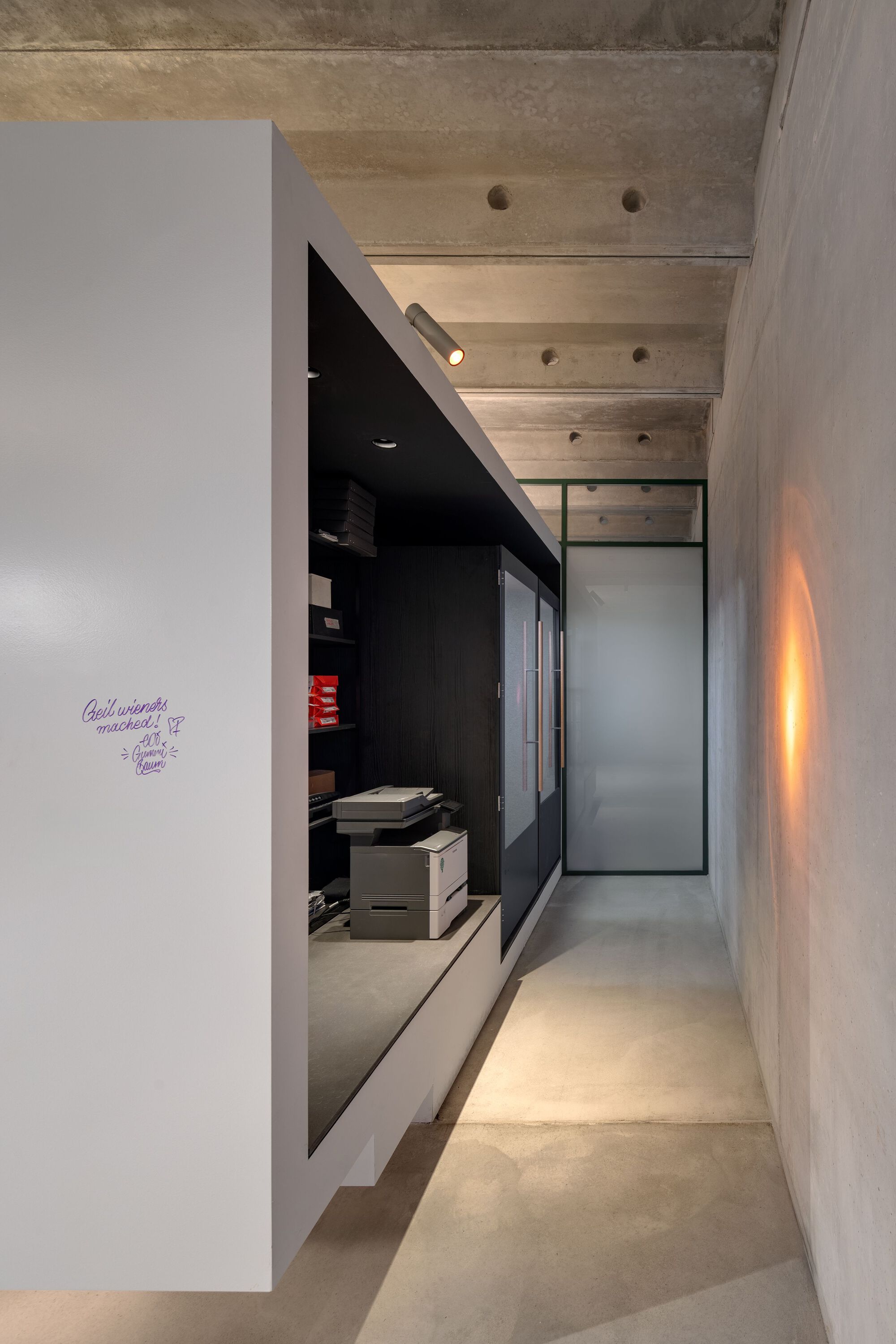 Gallery of Dynamic Frame Office Building / balbek bureau + EM2N - 22