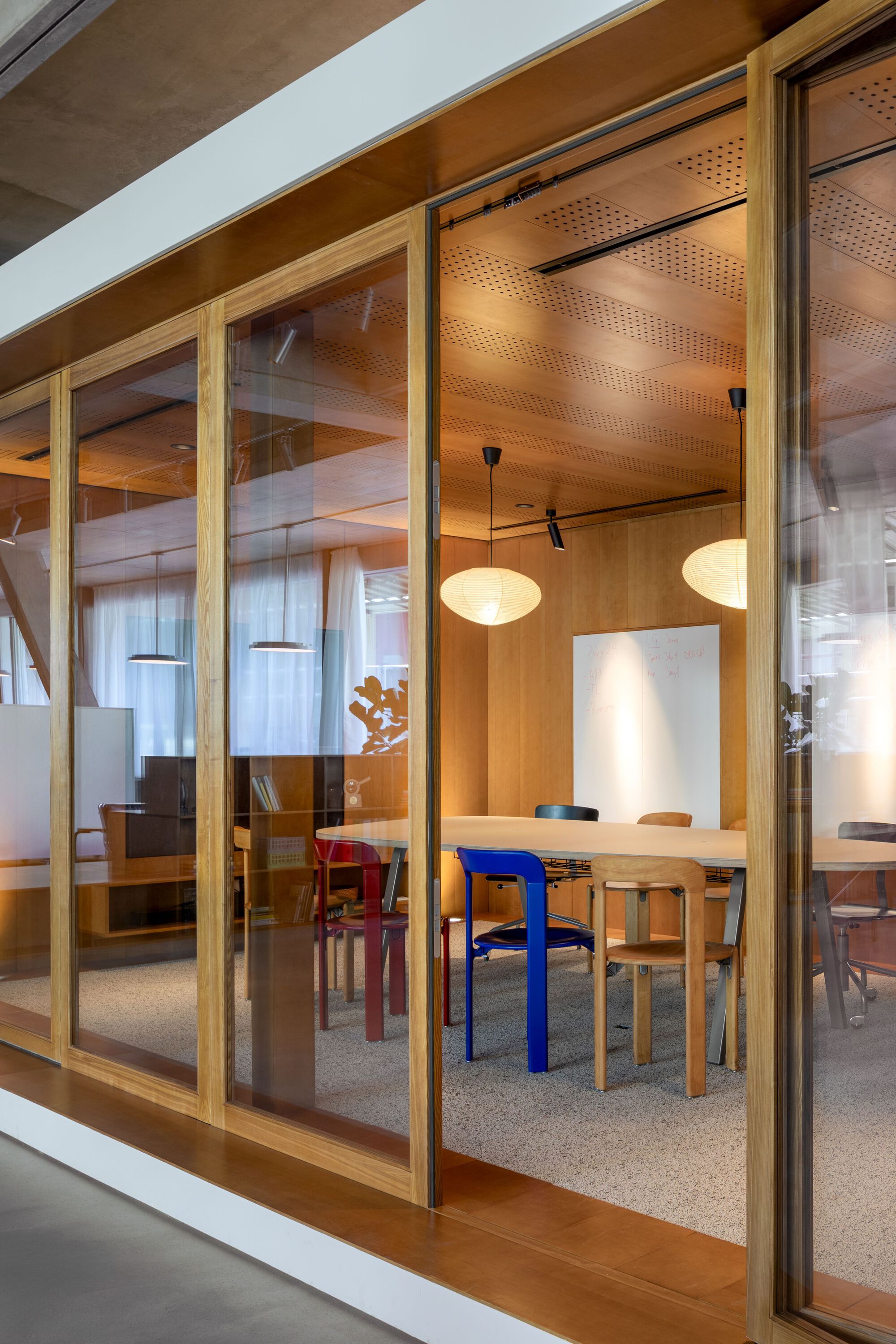 Gallery of Dynamic Frame Office Building / balbek bureau + EM2N - 24