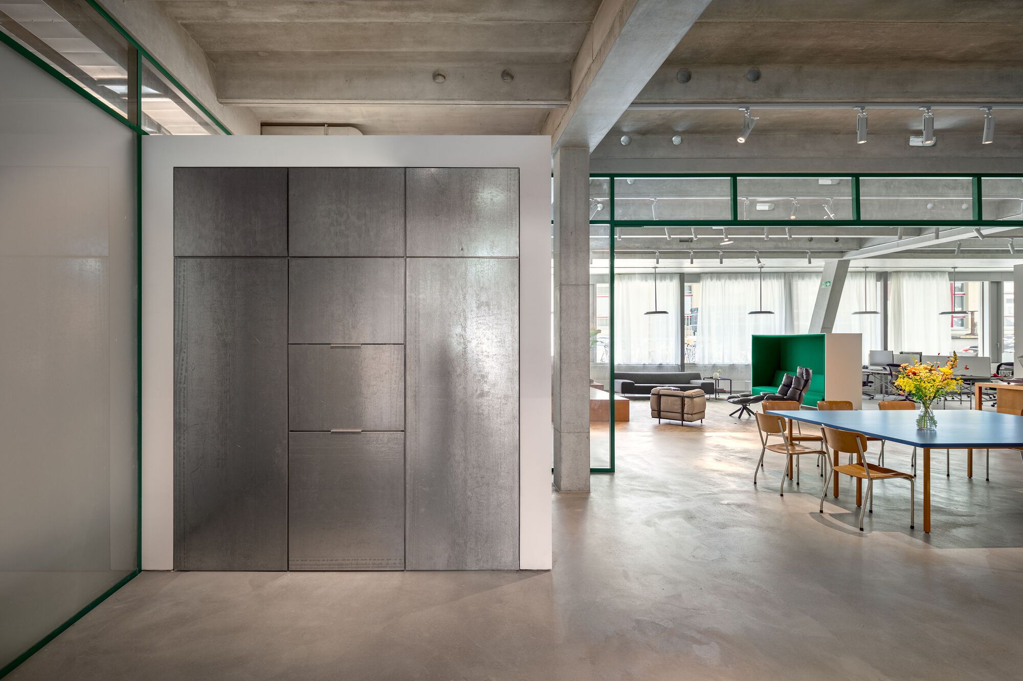 Gallery of Dynamic Frame Office Building / balbek bureau + EM2N - 13