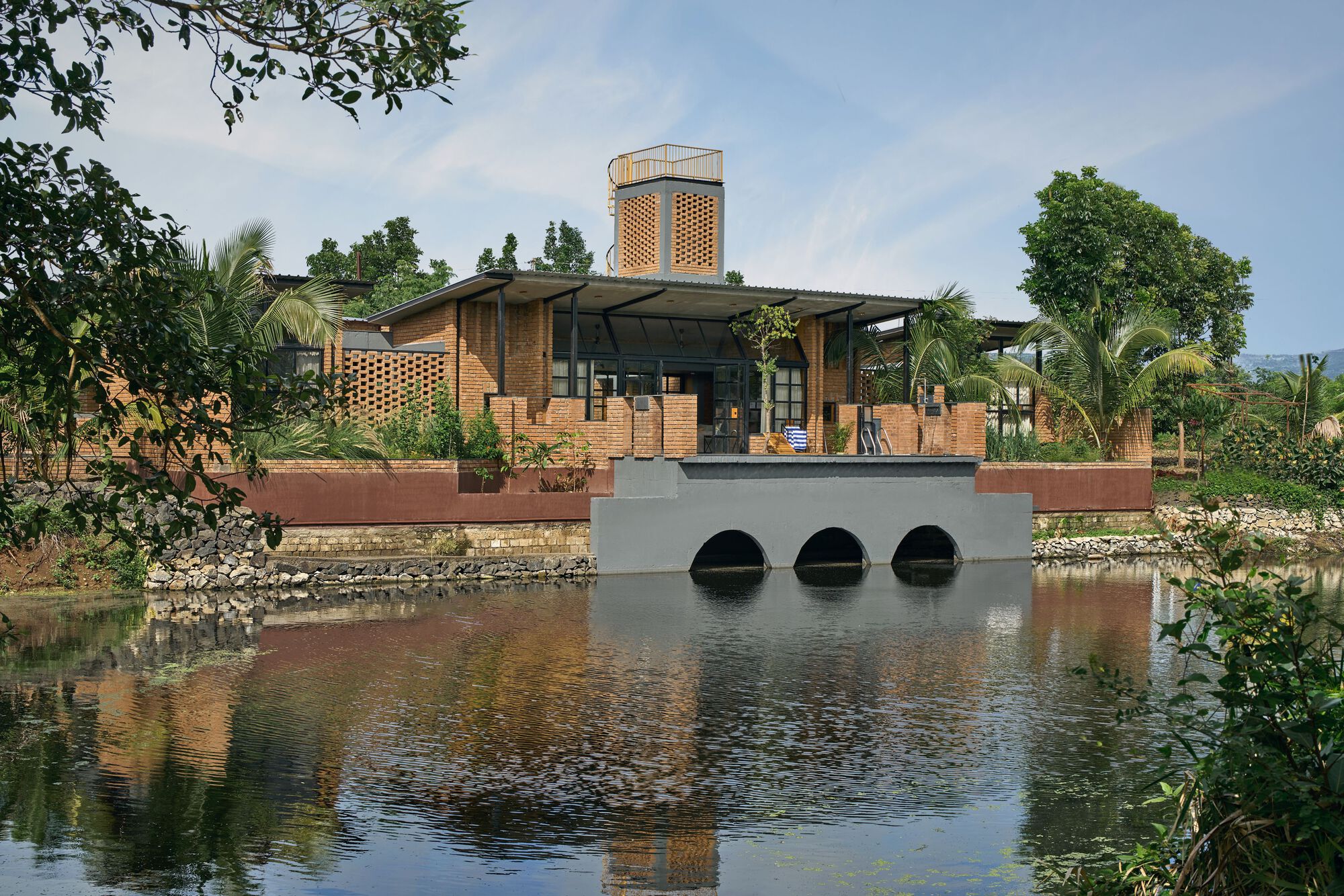 Galería de Hábitat junto al lago / Studio Prakriya - 6