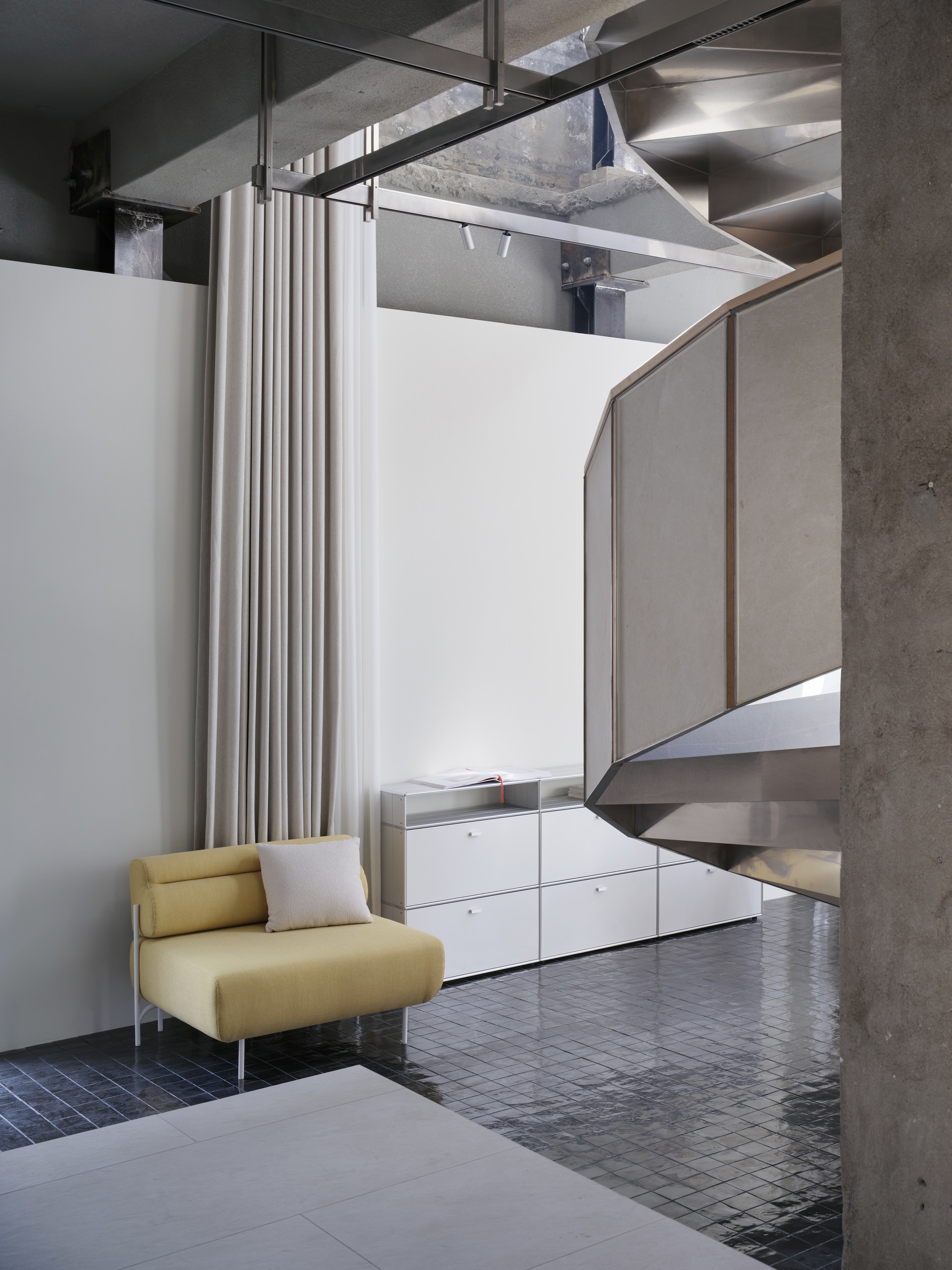 Gallery of Flat Point Seongsu Store / stof. - 12